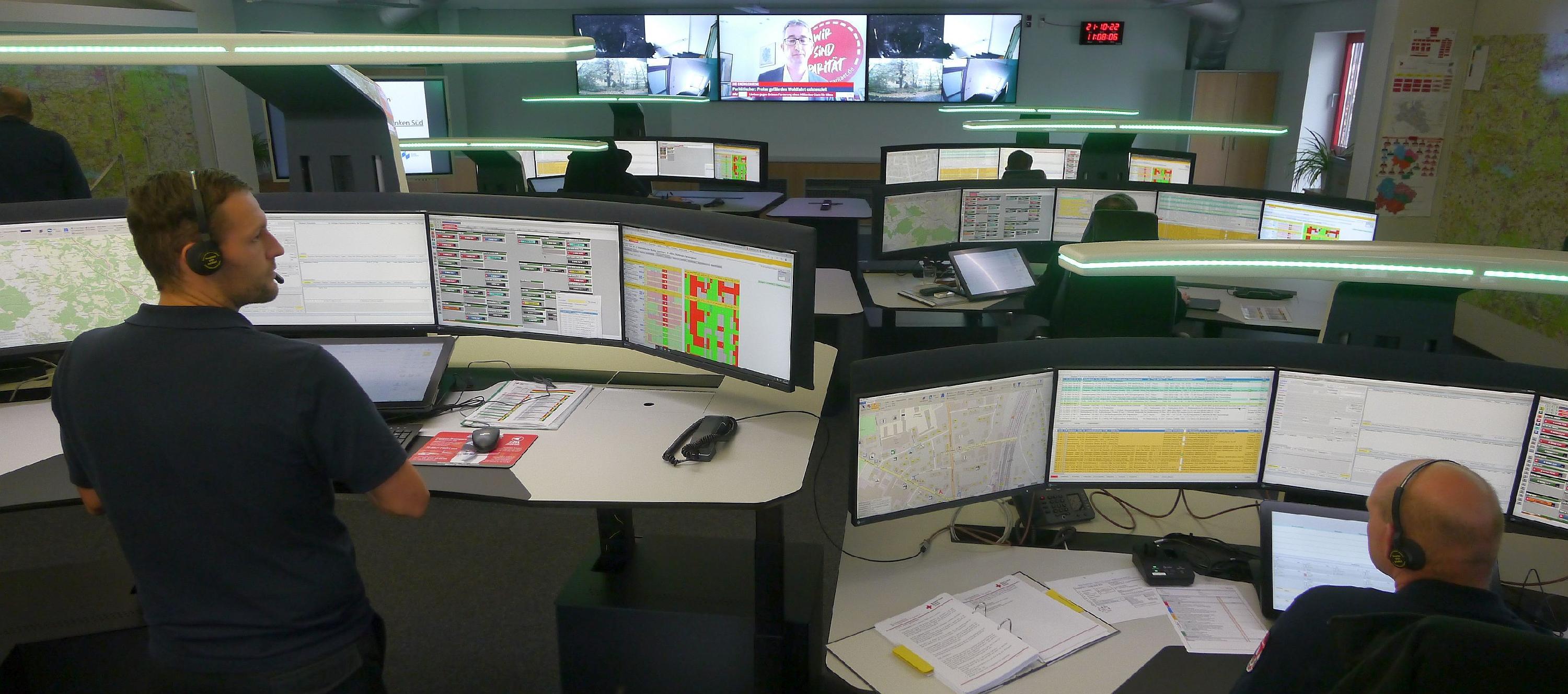 Retter am Telefon: So arbeiten die Disponenten in der Integrierten ...