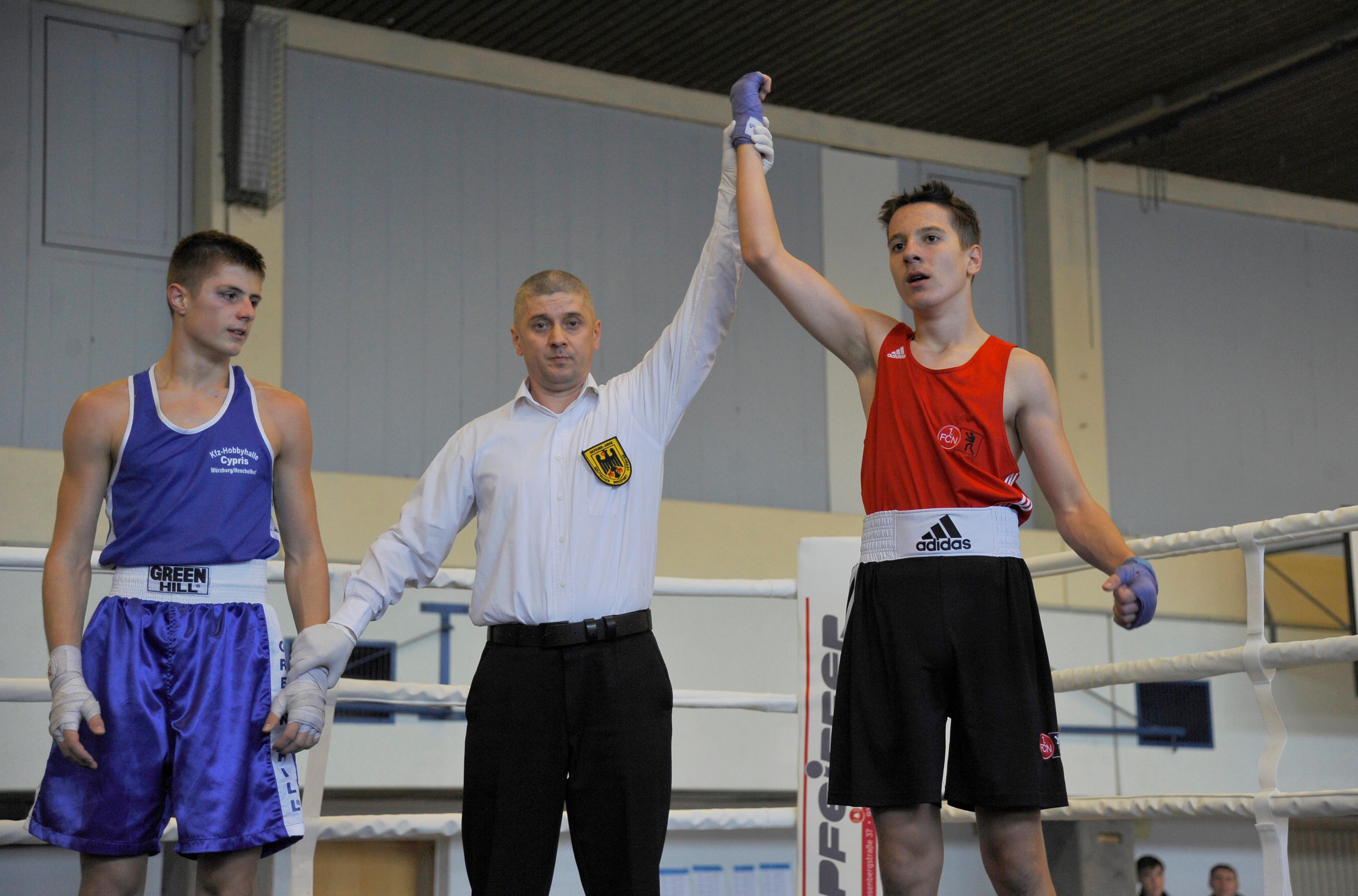 In der Box-Arena des ASV Neumarkt flogen die Fäuste | nn.de