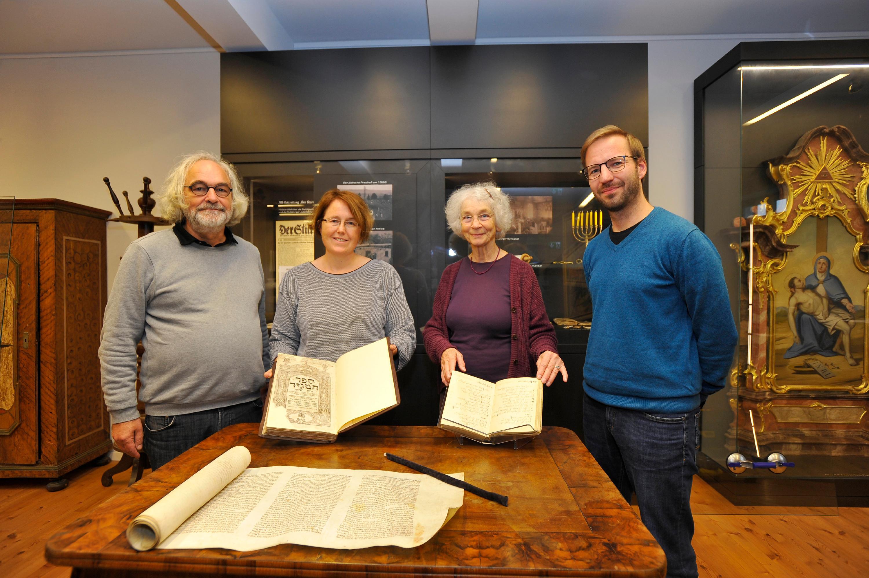 Wiederentdeckt: Bücher und Handschriften aus jüdischem Besitz kehren ...