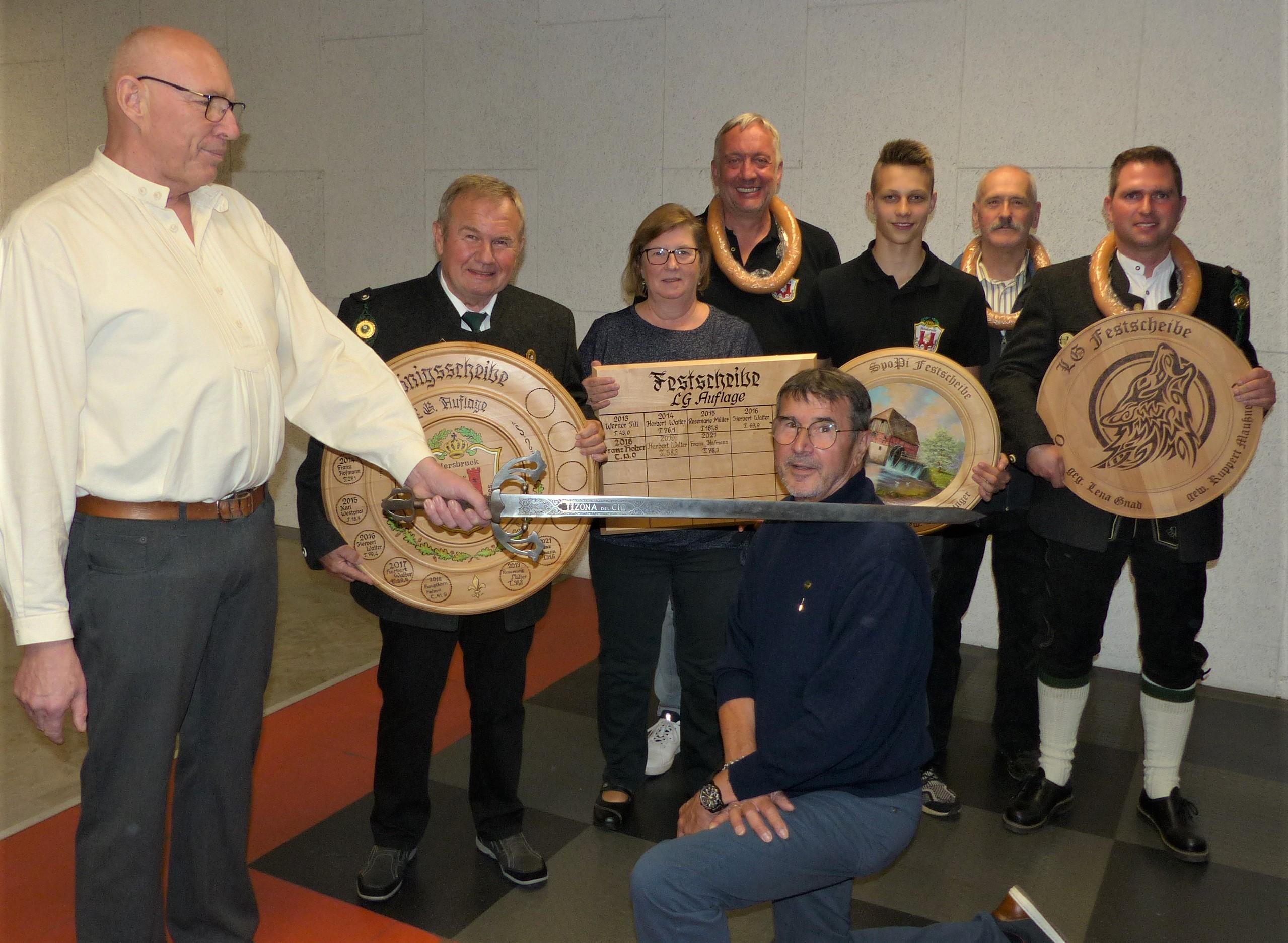 Ein Ritterschlag ist bei den Hersbrucker Feuerschützen Tradition