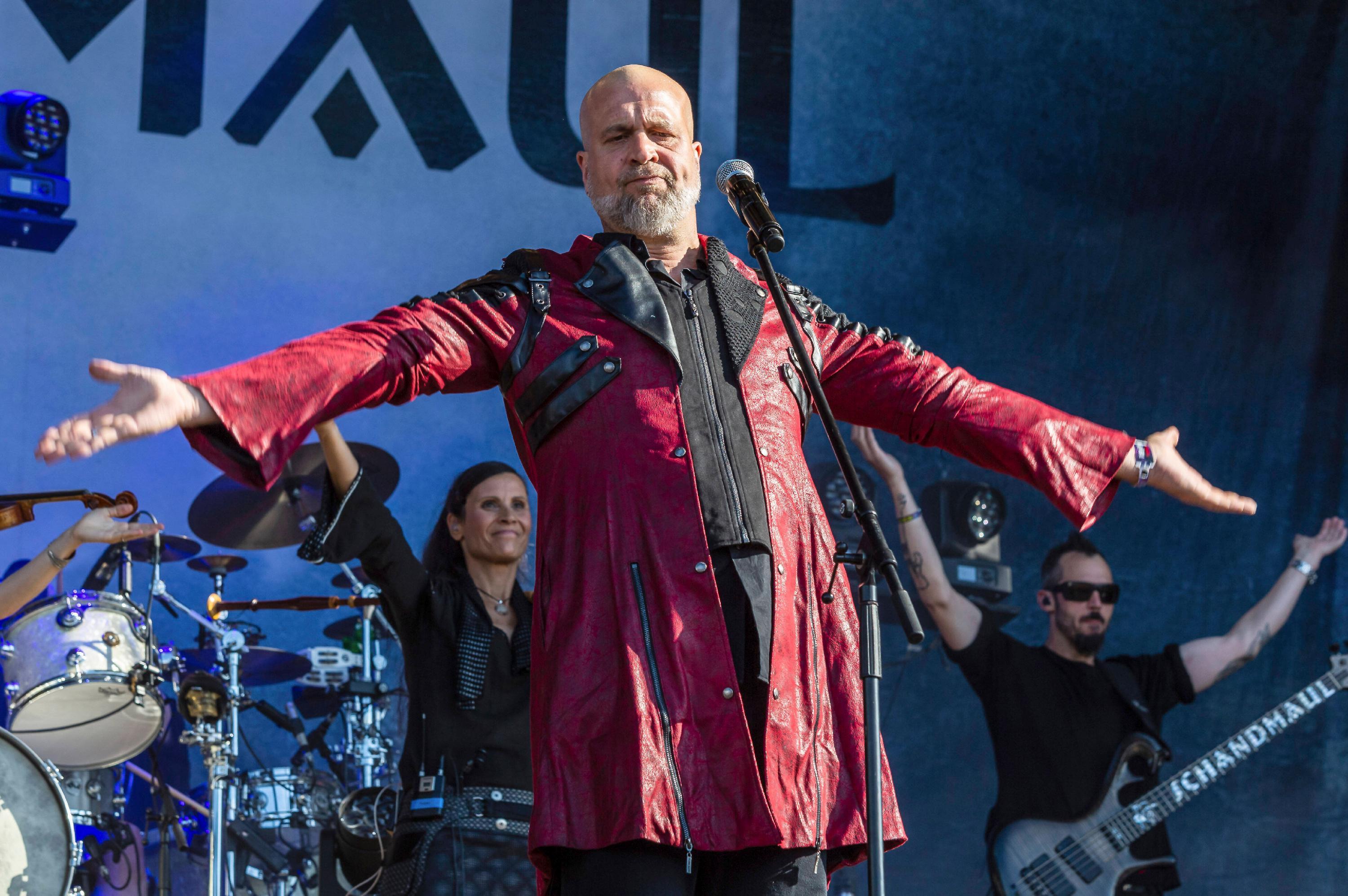 "Bis der Musikant verhungert": Thomas Lindner von der Rockband Schandmaul über Märchen und Streaming