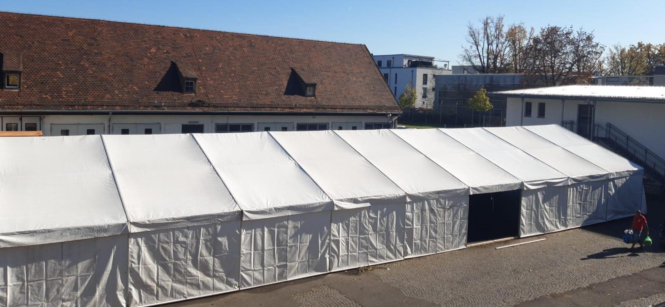 Not-Zelt für Flüchtlinge ist nötig: Ankerzentrum Zirndorf ist voll belegt