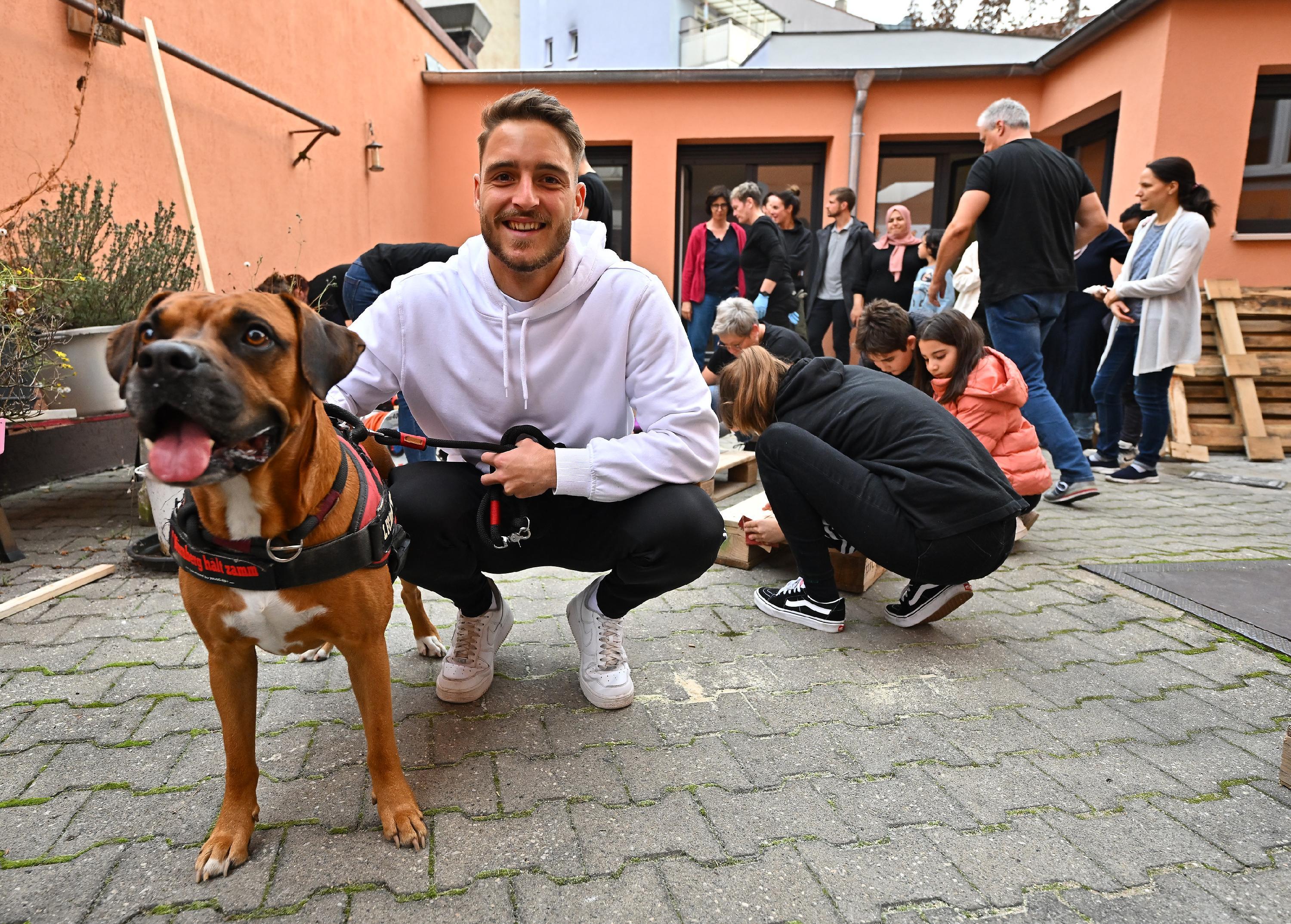 Der 1. FC Nürnberg und Lukas Schleimer: Erfolgreich auf dem Bau