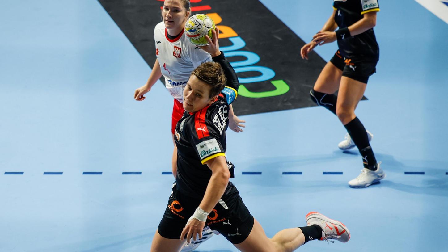 Frauen bejubeln zum Auftakt Zittersieg gegen Polen Frauen bejubeln zum Auftakt Zittersieg gegen Polen
