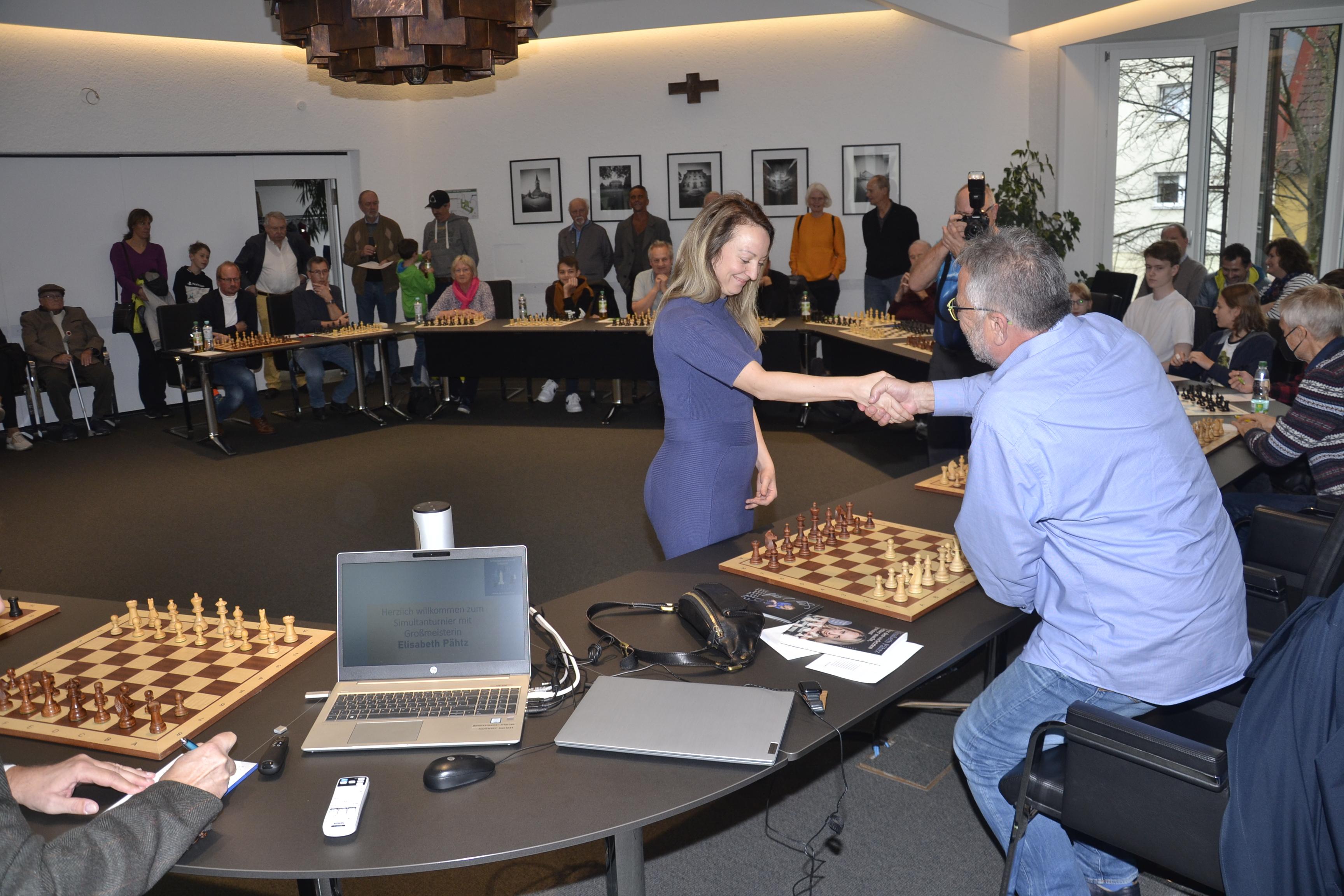 24 gegen eine: Simultanturnier mit Schachgroßmeisterin Elisabeth Pähtz ...