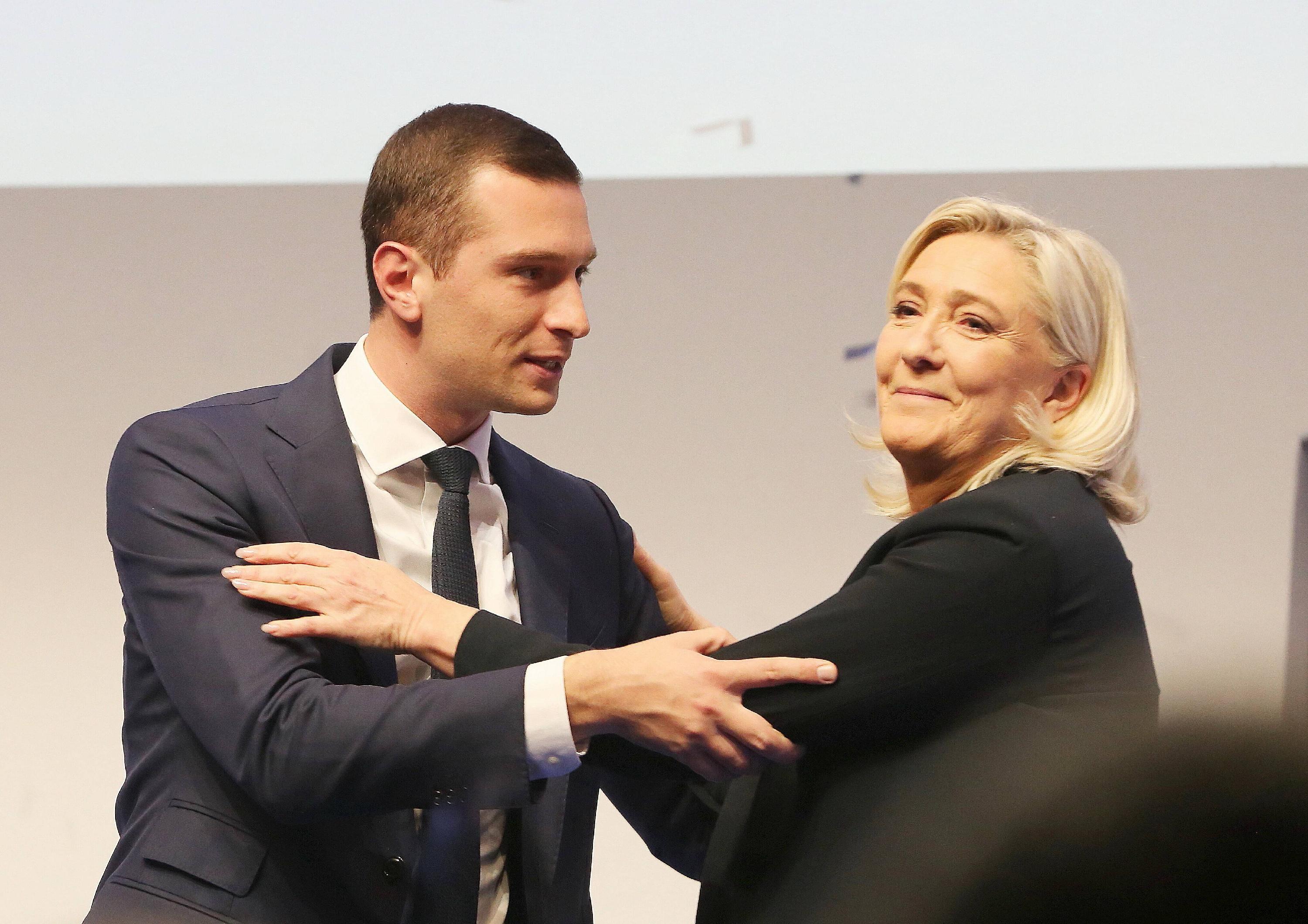 Jordan Bardella: Frankreichs Rechtsnationalisten umarmen ihren neuen ...