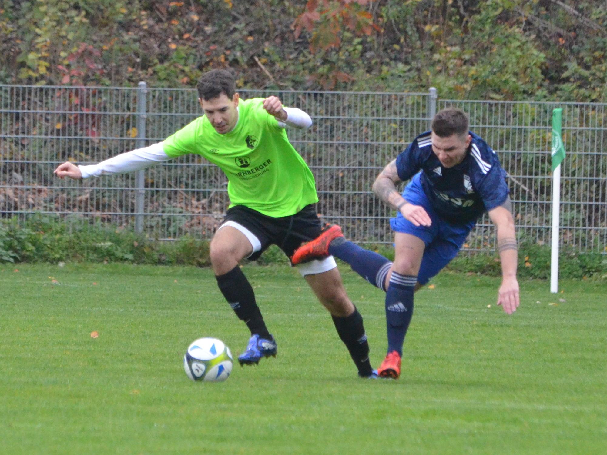 Burgthanns Patrick Müller erzielt das Tor des Tages im Derby gegen den ...