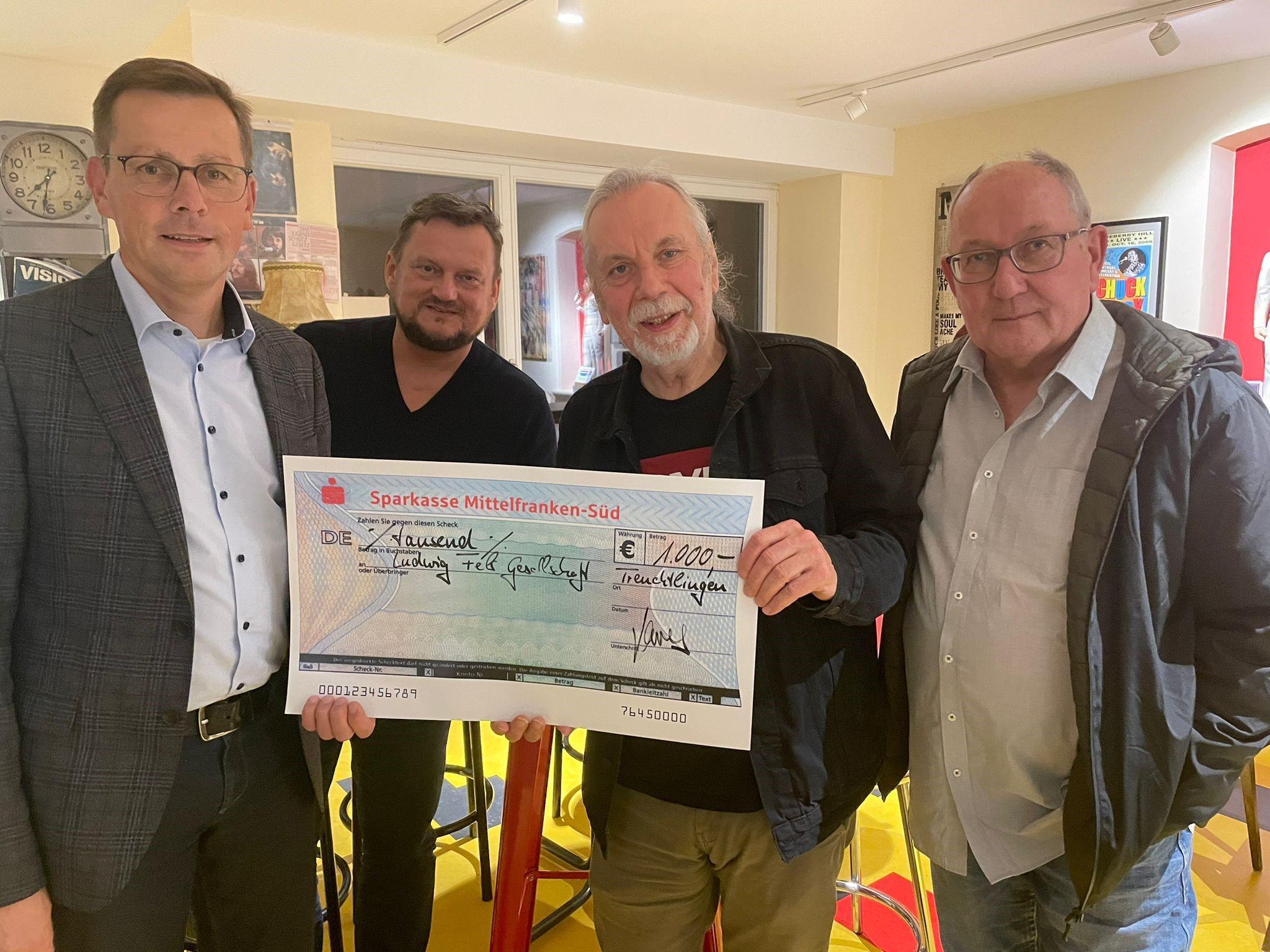 "Rock‘n Fels": Eine Hommage an Ludwig Fels auf der Weißenburger Bücherschau