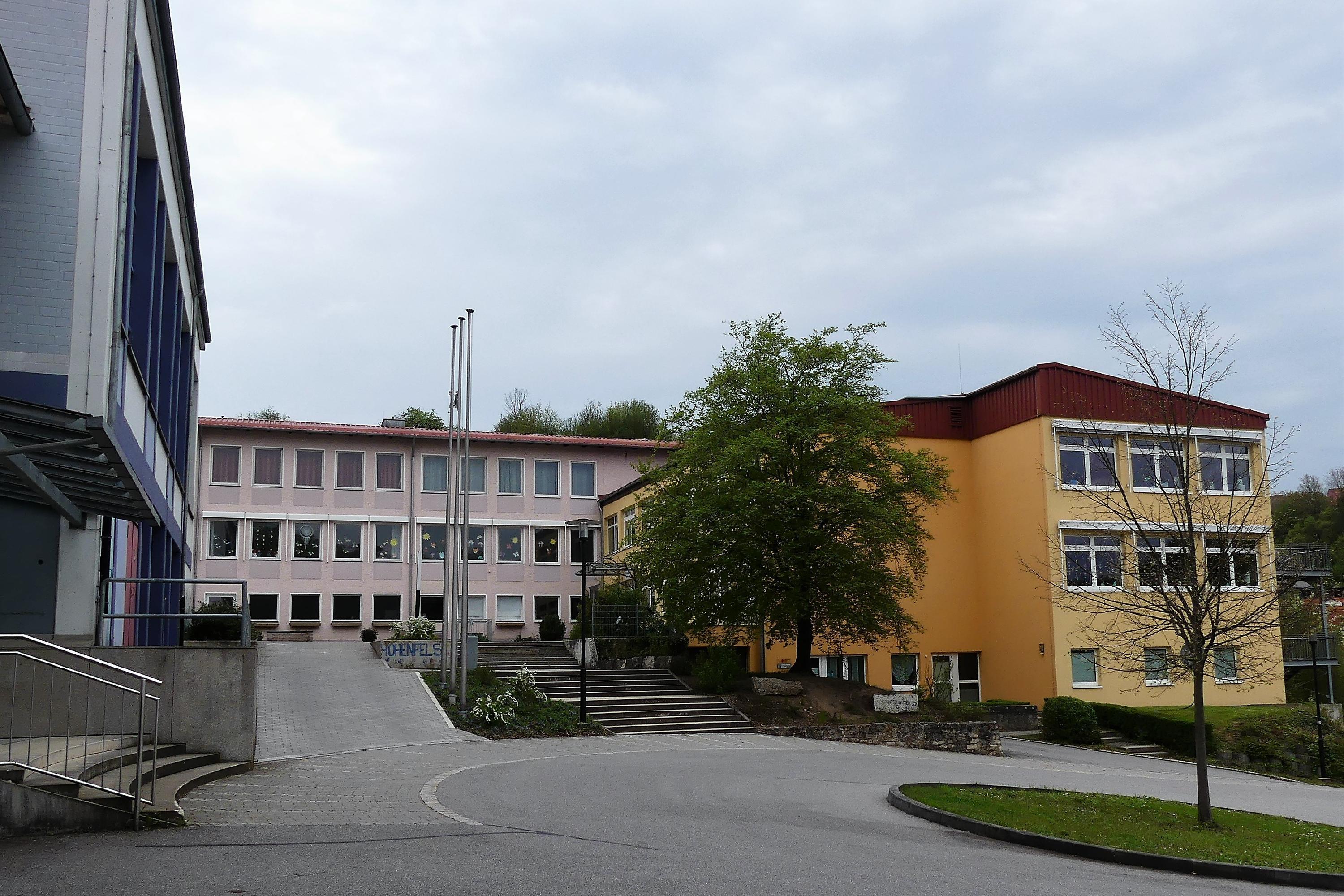 Rund 170.000 Euro: Hohenfels plant PV auf Schule und Kulturzentrum