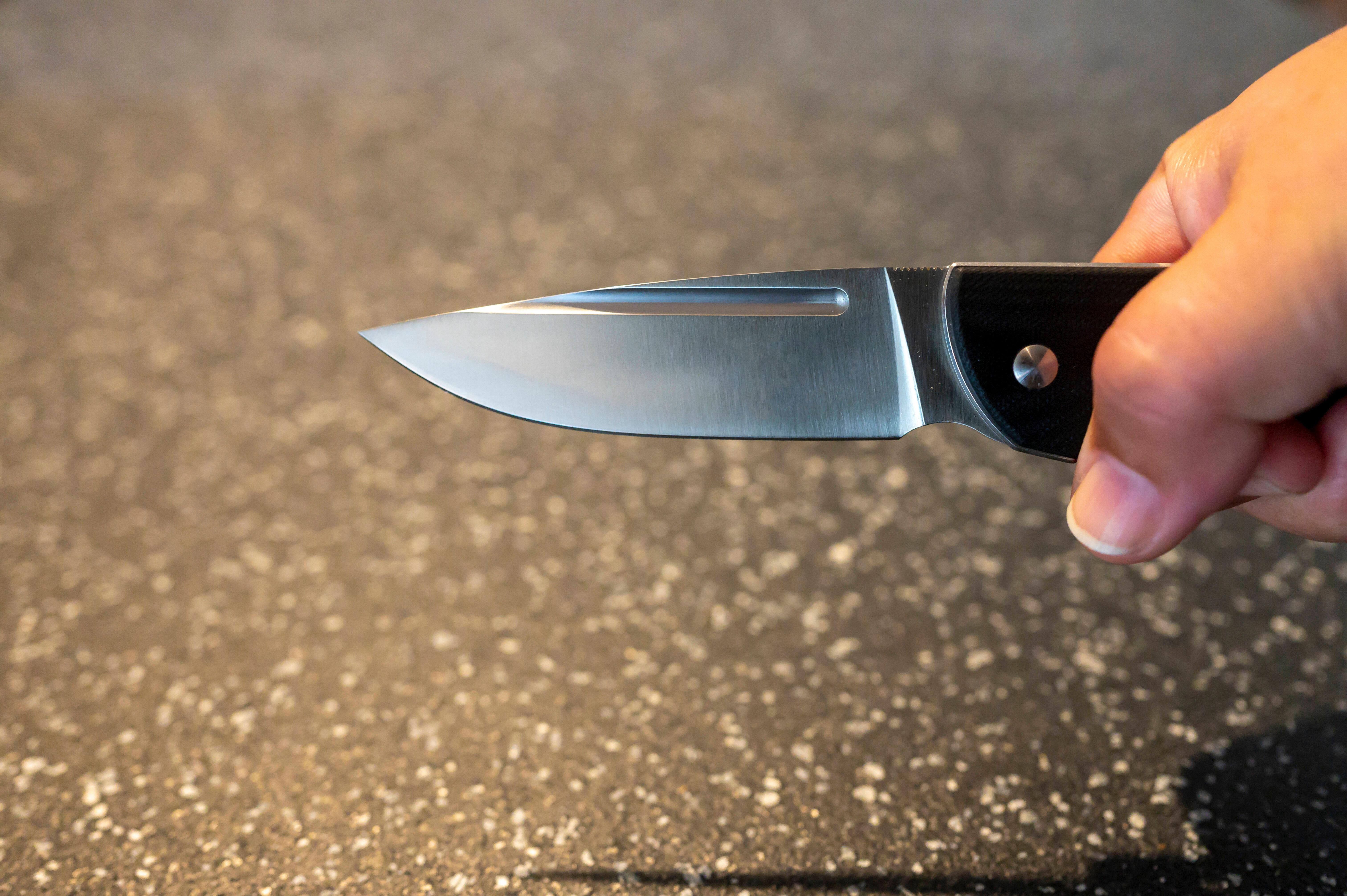 Acht jugendliche Mädchen verabreden sich und erstechen Obdachlosen