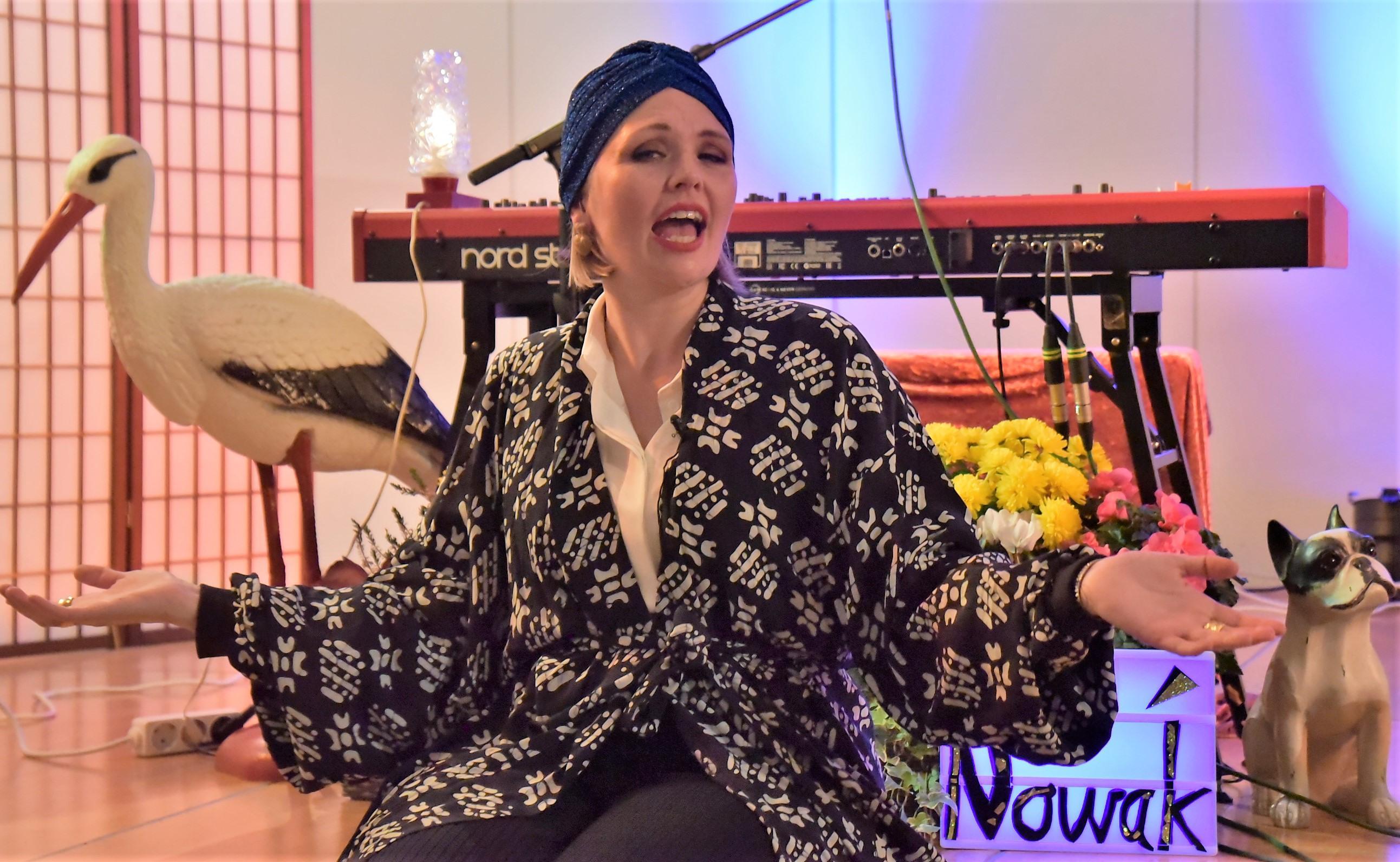 "Die Nowak" ließ ihr Publikum in der Neumarkter Residenz wie Möwen ...