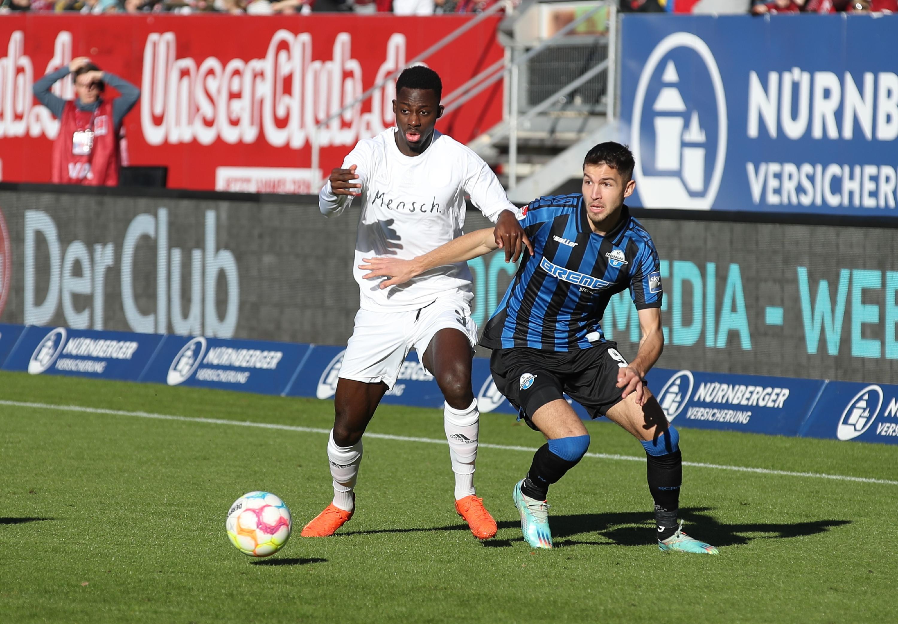"Mensch" auf der Brust: Darum lief der Club heute mit Sondertrikot auf