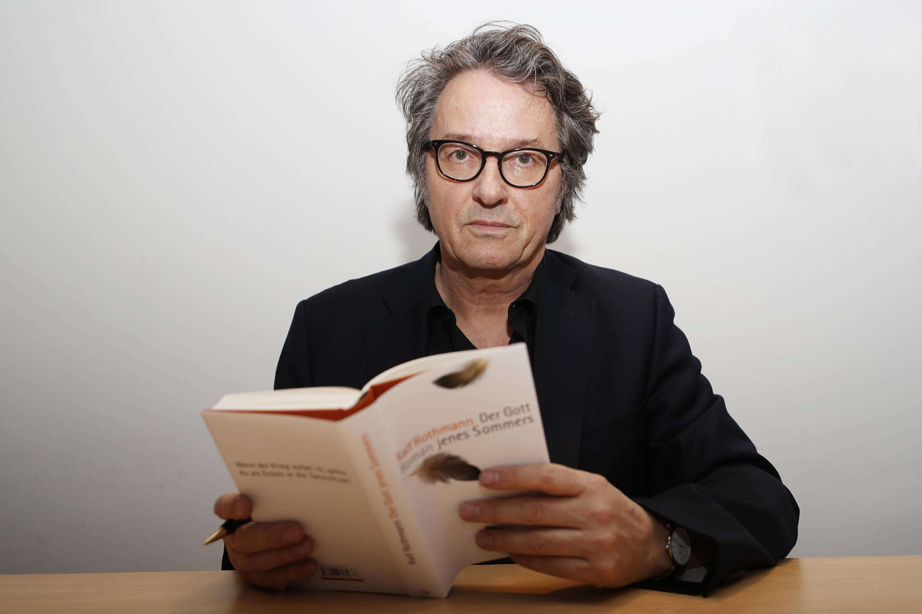 "Die Nacht unterm Schnee": Warum Ralf Rothmann den Deutschen Buchpreis ...