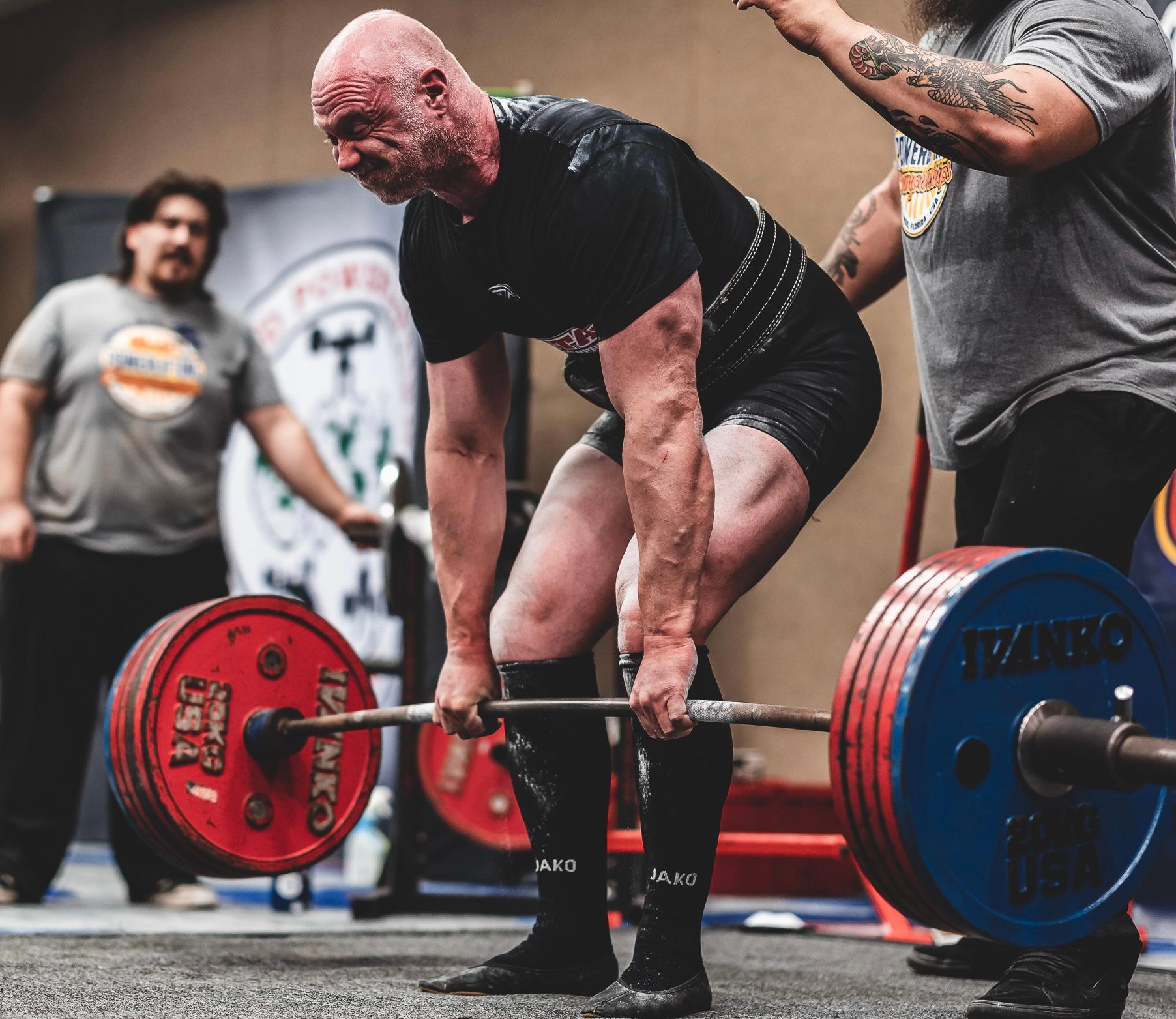 Er hebt 265,5 Kilo: Röthenbacher Anwalt stellt neuen Weltrekord auf