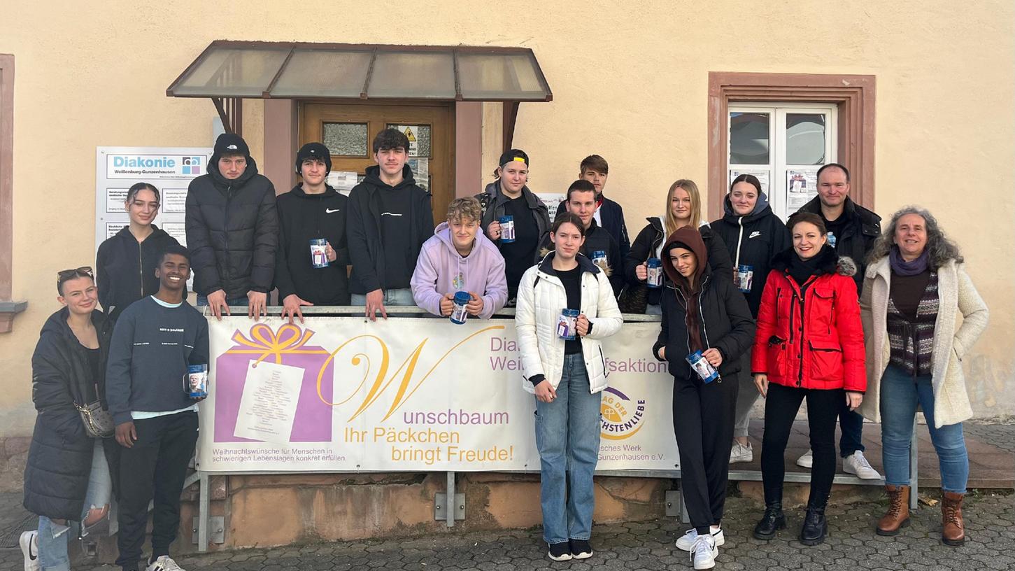 Wunschbaum-Aktion: Gunzenhäuser Schüler spenden für Mitmenschen in Not Wunschbaum-Aktion: Gunzenhäuser Schüler spenden für Mitmenschen in Not