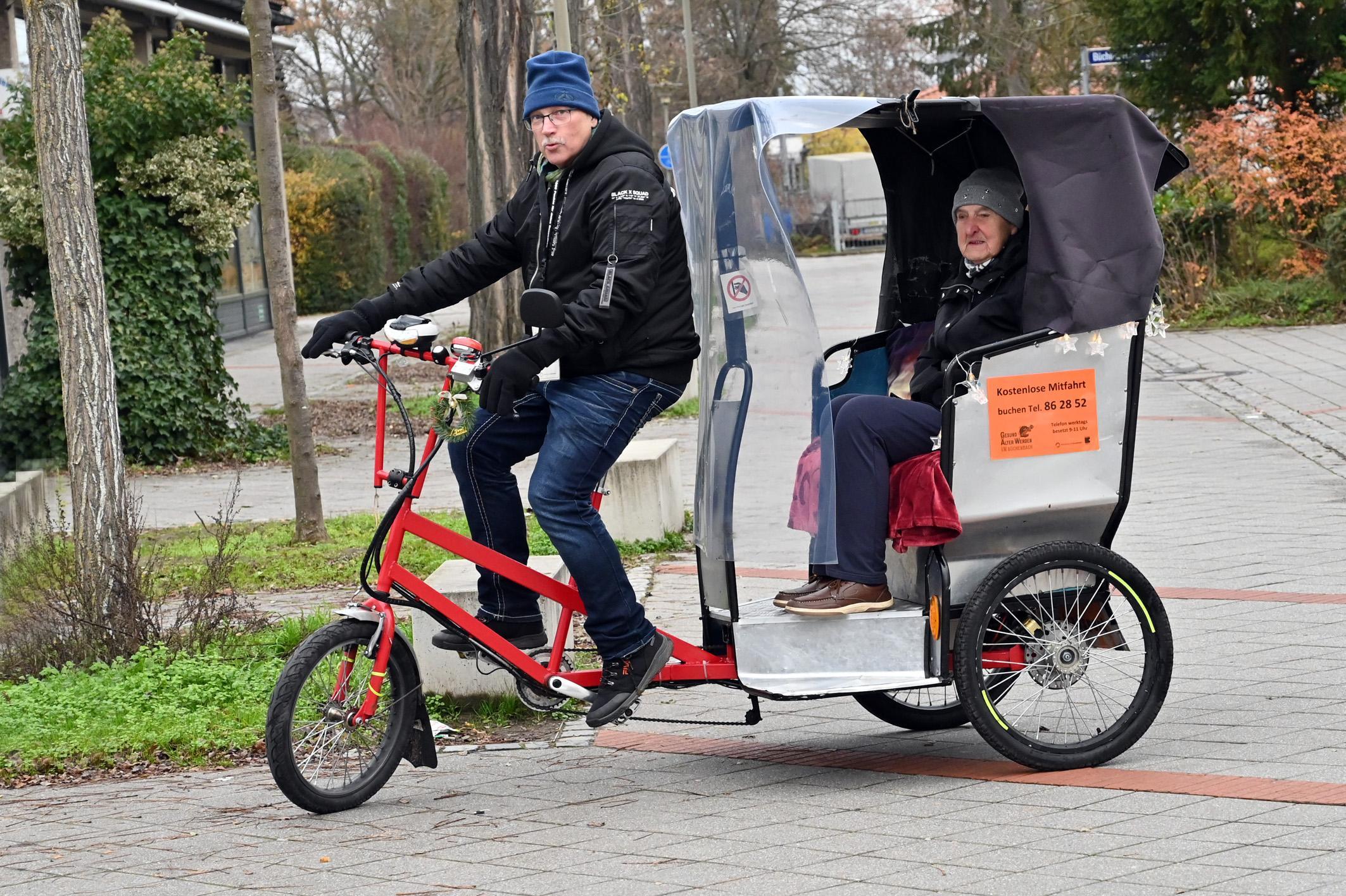 Tolles Angebot: Rikscha fährt Ältere in Erlangen zum Einkaufen oder zum ...