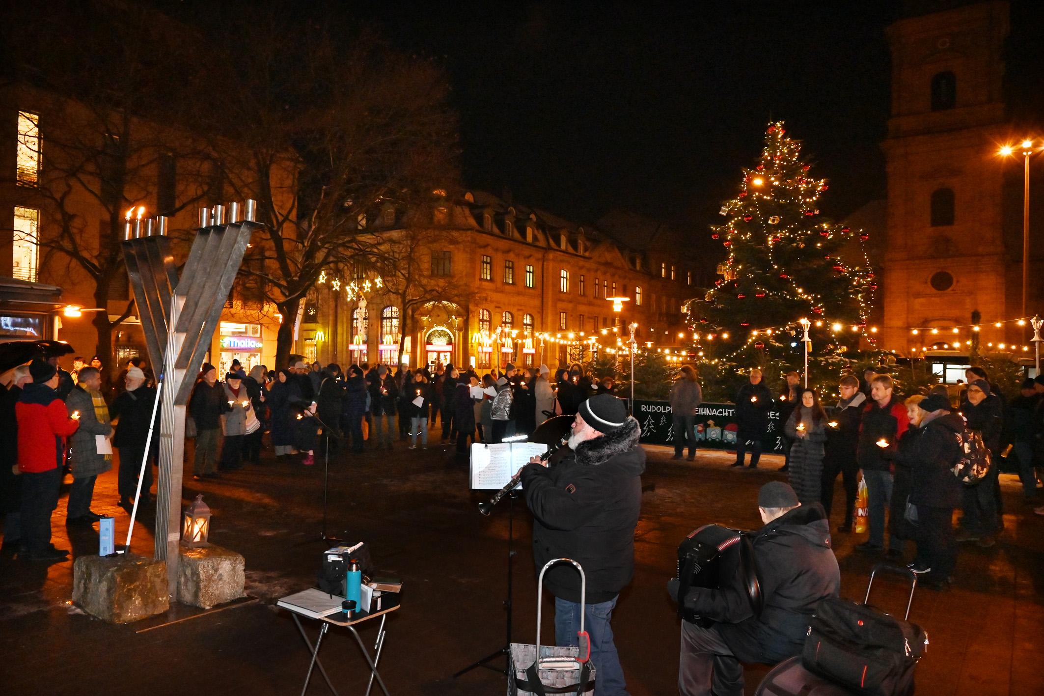 Erlangen: Chanukkah-Licht erleuchtet den Hugenottenplatz