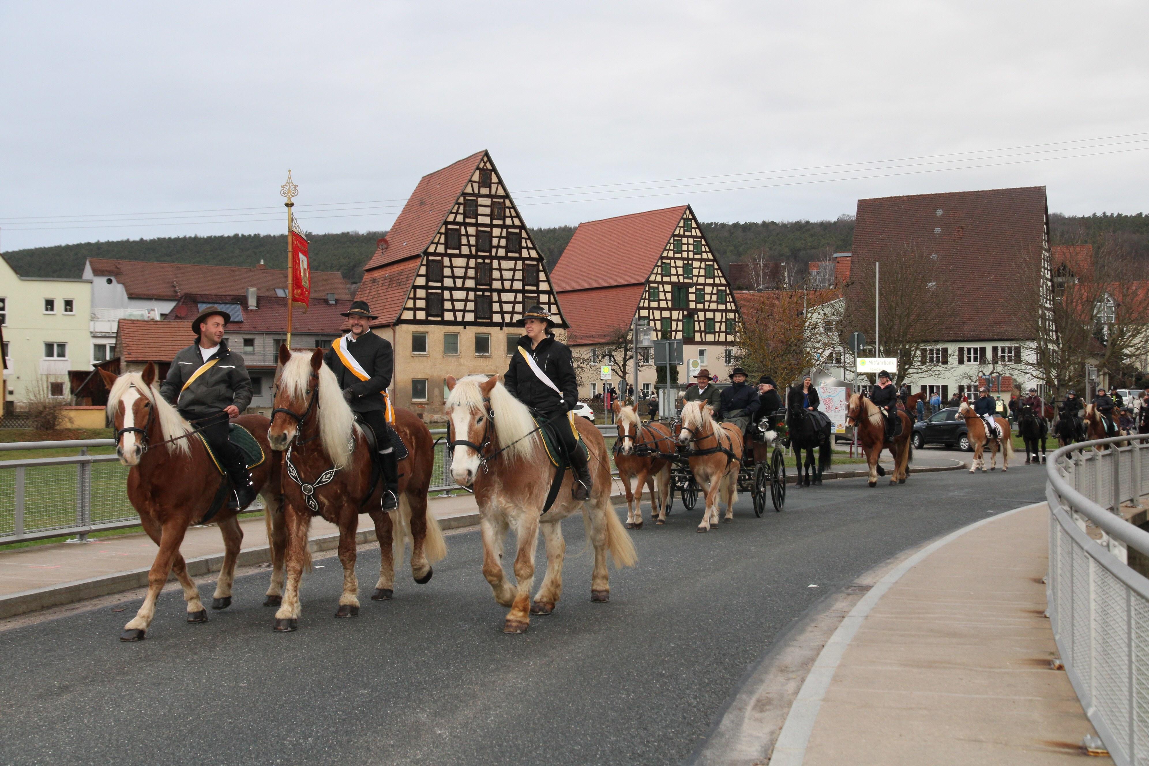 Jagdreiter, fränkische Cowboys und Ponys für die Kleinsten beim ...