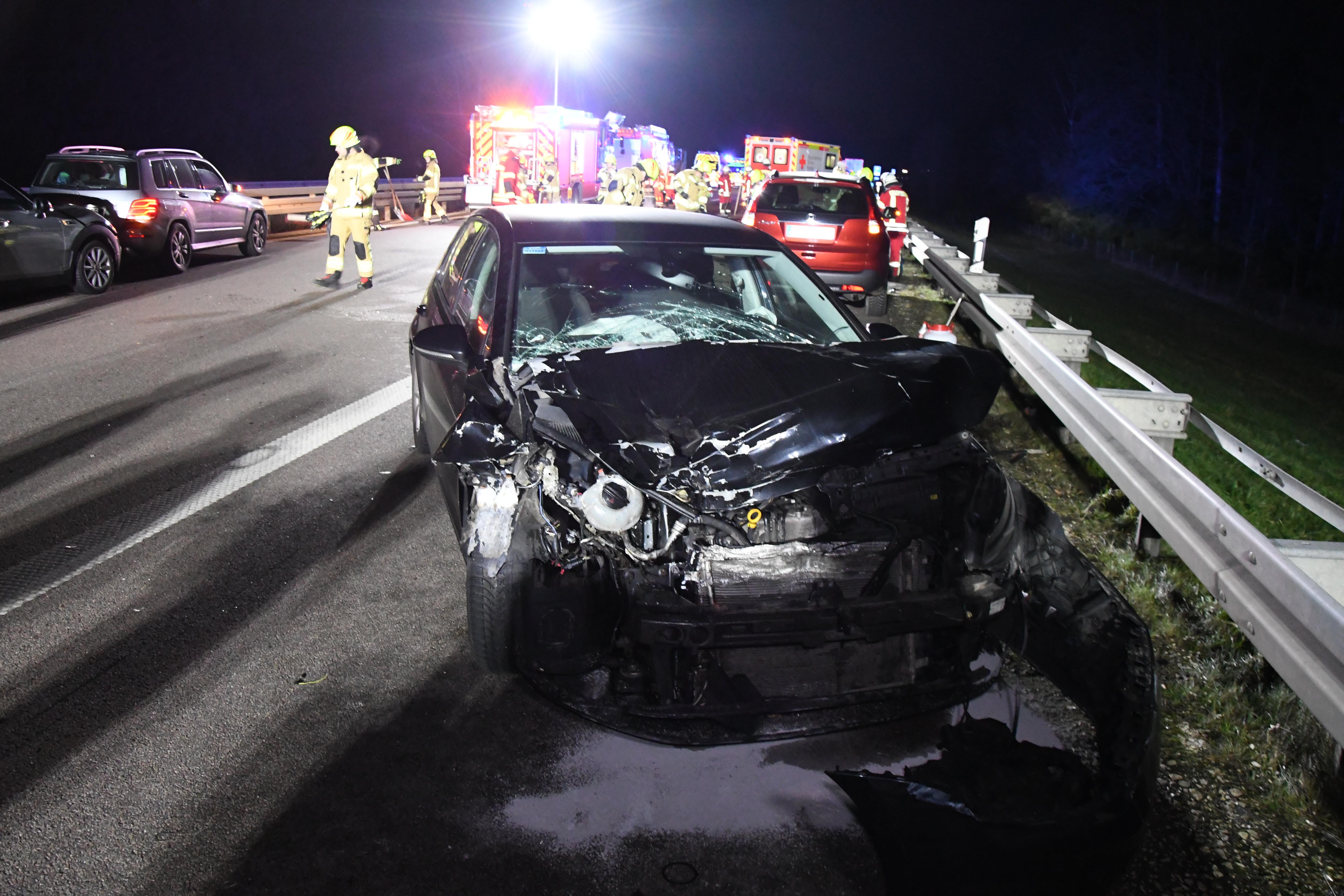 Auto und Lastwagen kollidieren: Fünf Verletzte nach Unfall auf der A3 ...