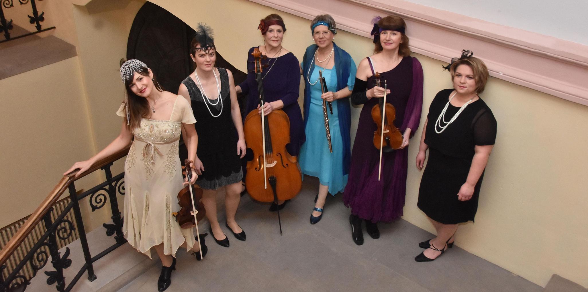 Mit Musik ins neue Jahr: Soiree im Schloss und Tusch in der Kirche