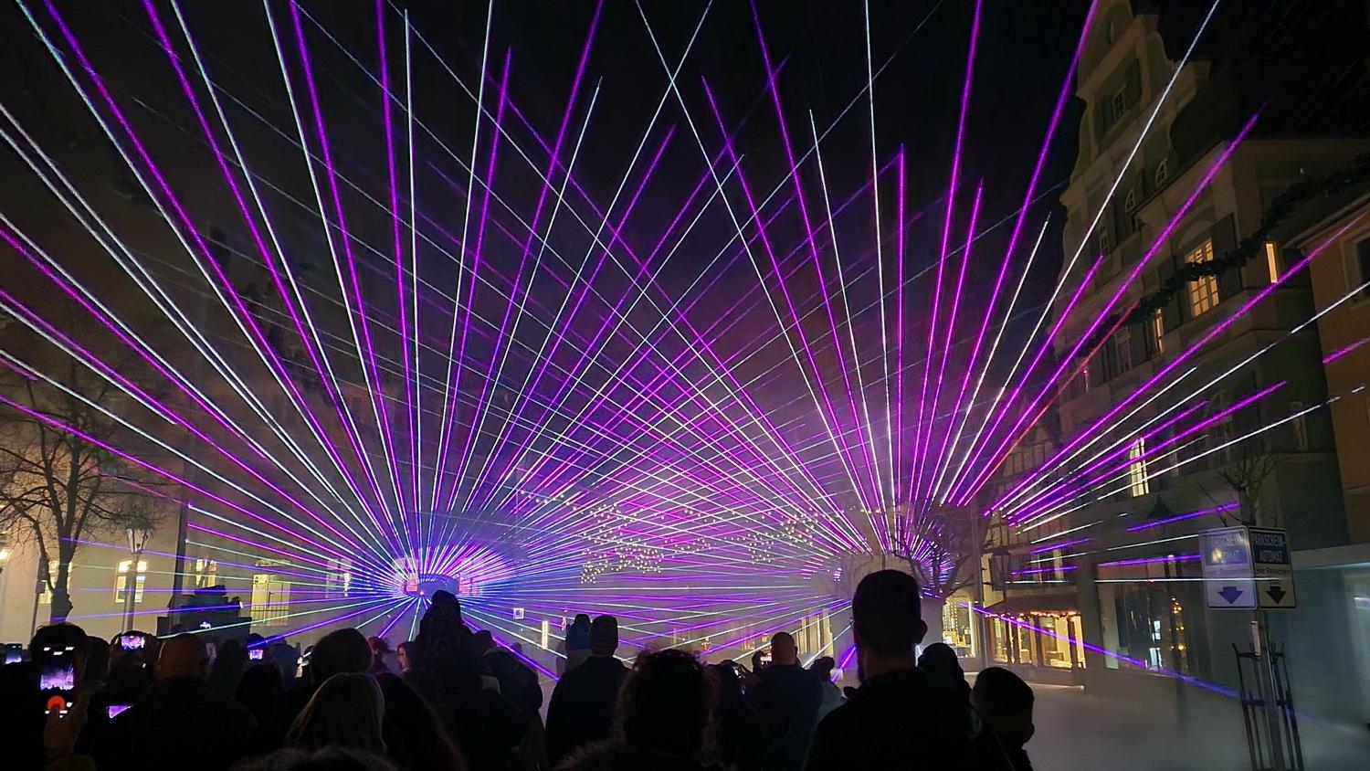Magische Lichtspiele am Himmel: So war die Drohnen-Lasershow in Gunzenhausen
