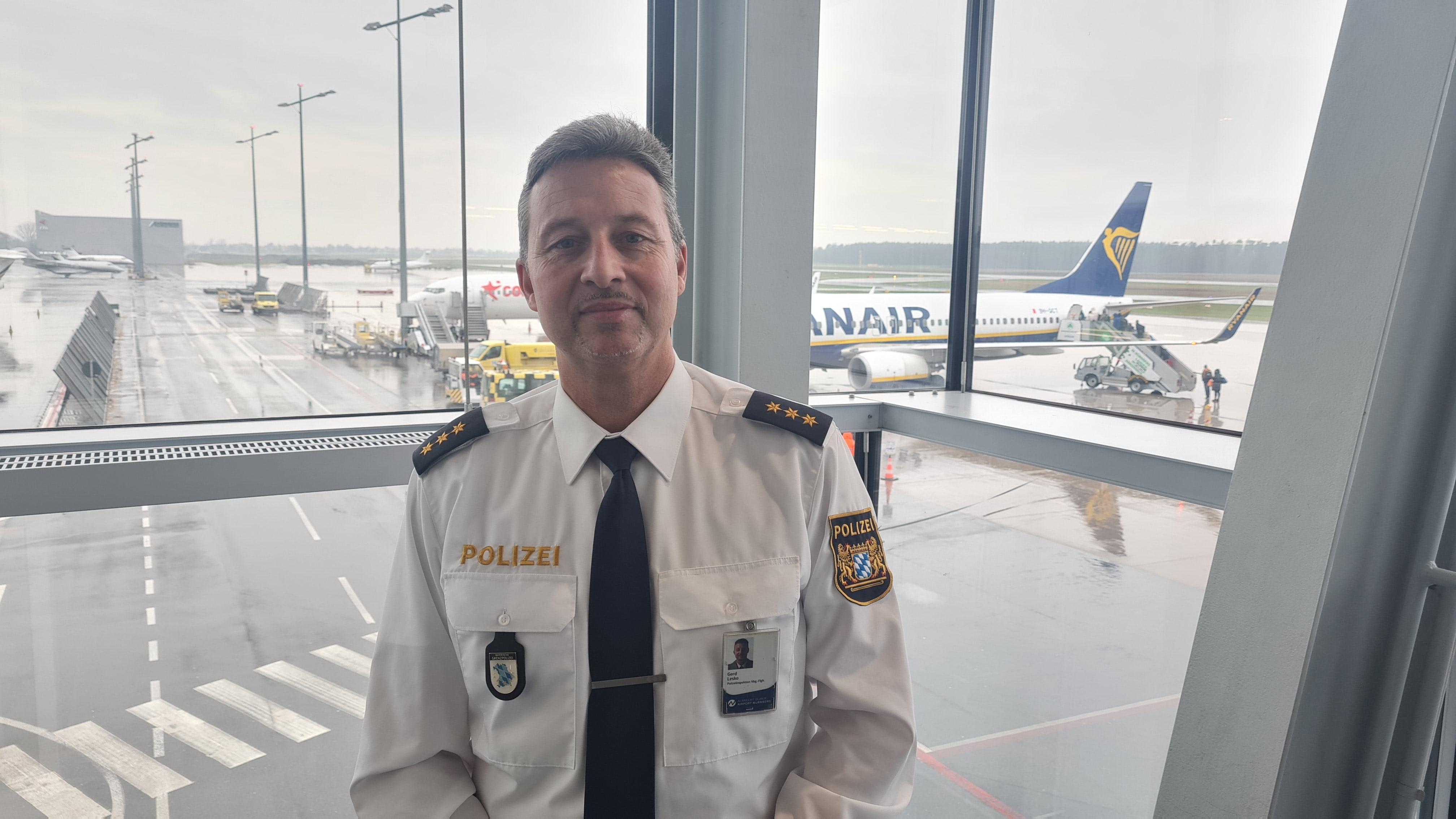 Ausgedehnt: Jetzt fährt die Grenzpolizei am Flughafen Nürnberg auch im ...