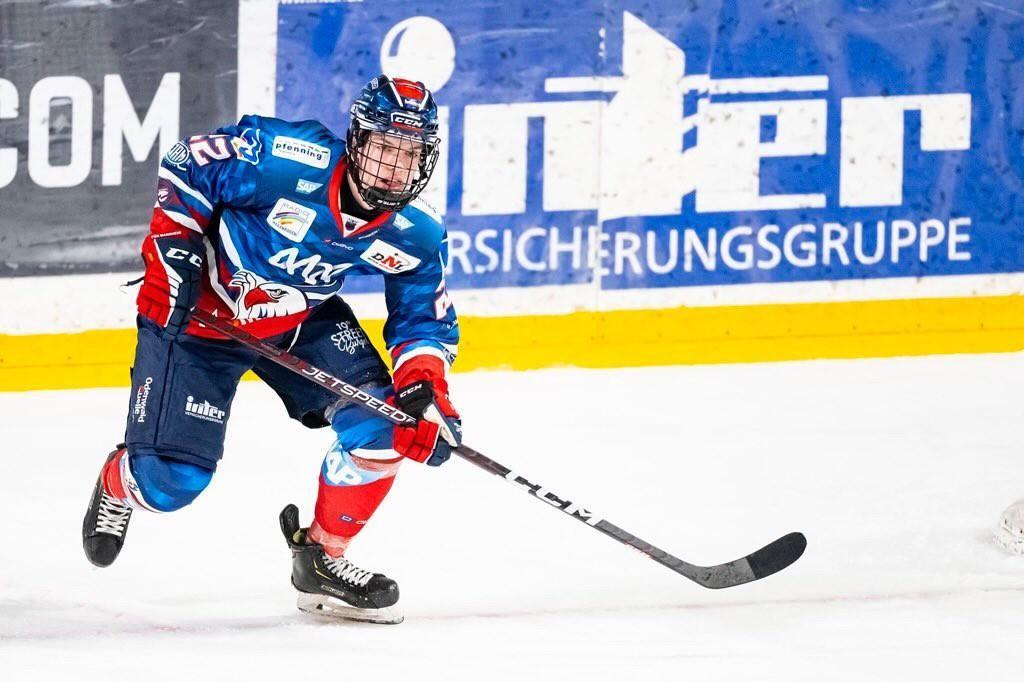 Geboren in Schwabach, aktiv bei den Adler Mannheim: Kevin Bicker auf ...