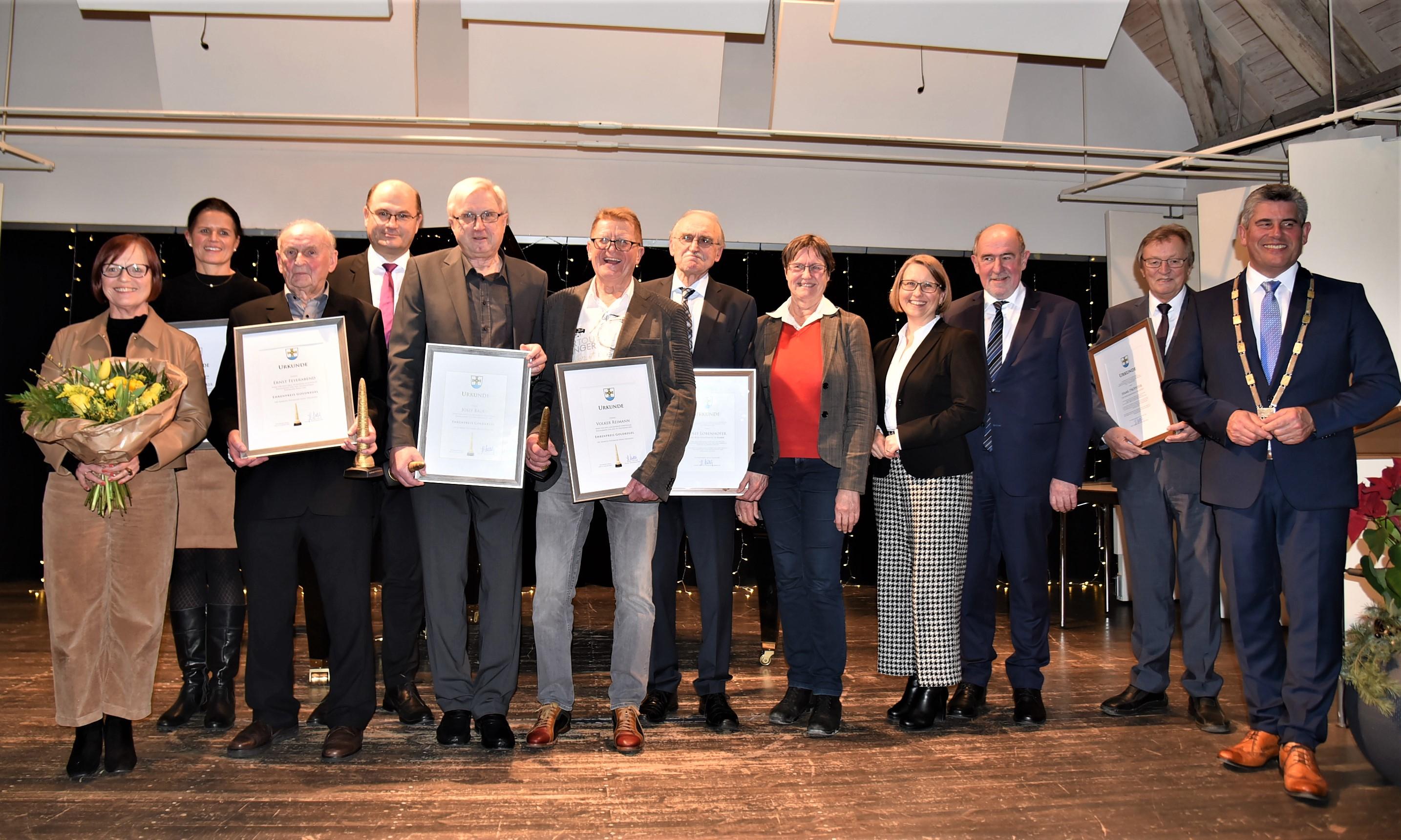 Postbauer-Heng bedankt sich mit Goldkegeln und Goldmedaille