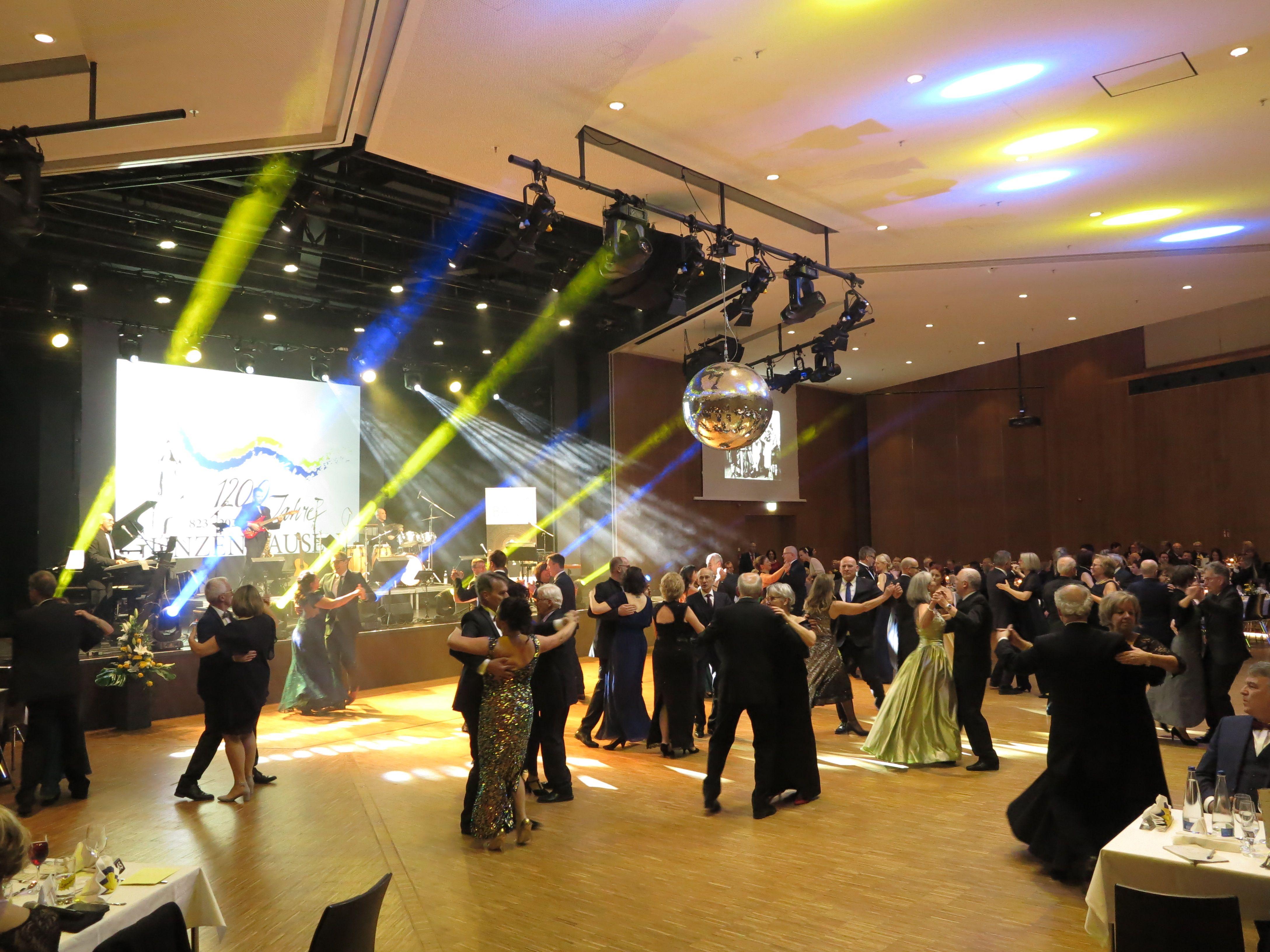 Galaball in Gunzenhausen: 300 Besucher vergnügten sich bis spät in die ...