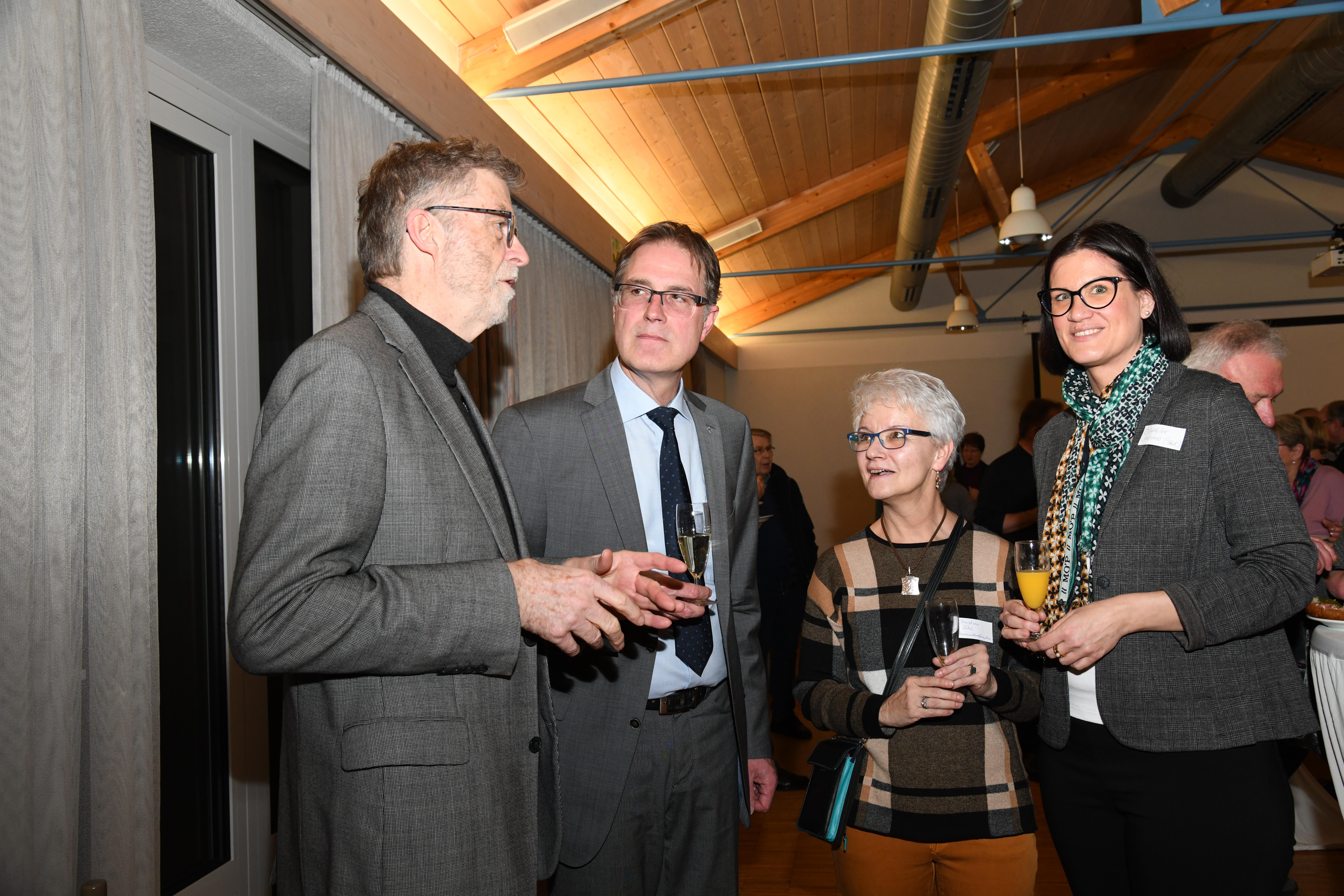 Zwischen E-Piano-Klängen und Austausch am Buffet: Neujahrsempfang der ...