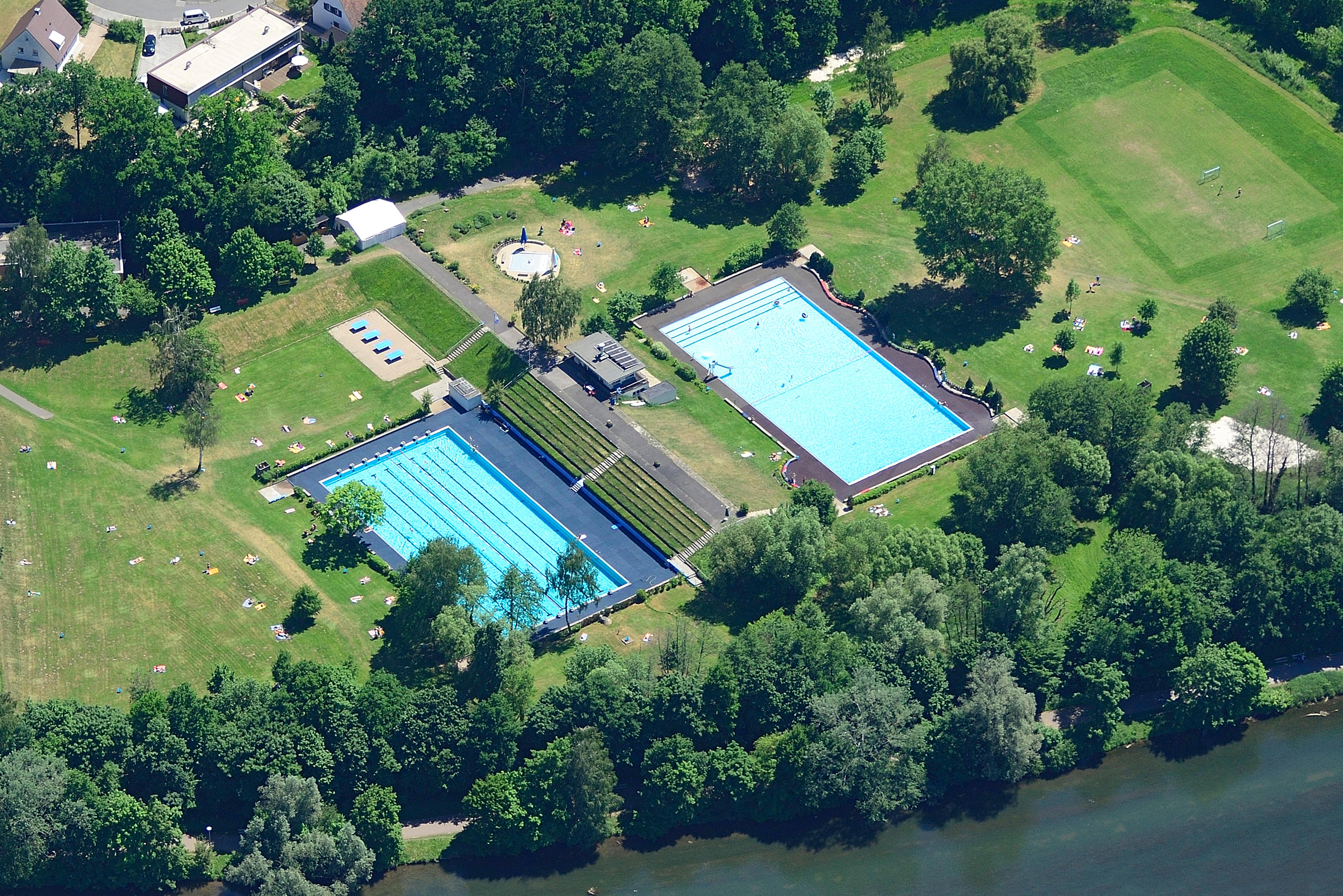 Wie viel Geld bekommt das Schwimmbad Bayern 07