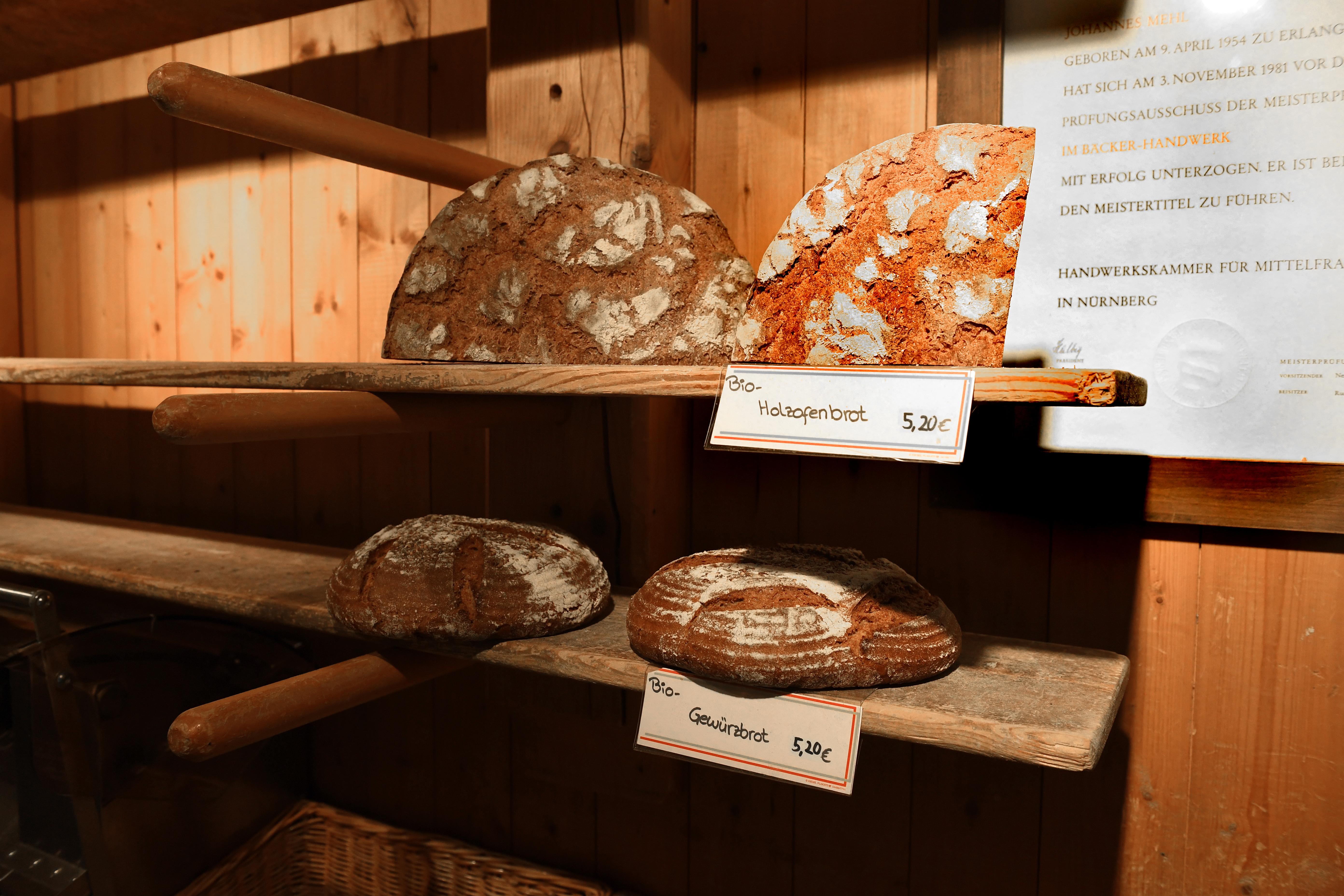 Zu Besuch in der Holzofenbäckerei Mehl in Hetzles: Ein Blick hinter die ...
