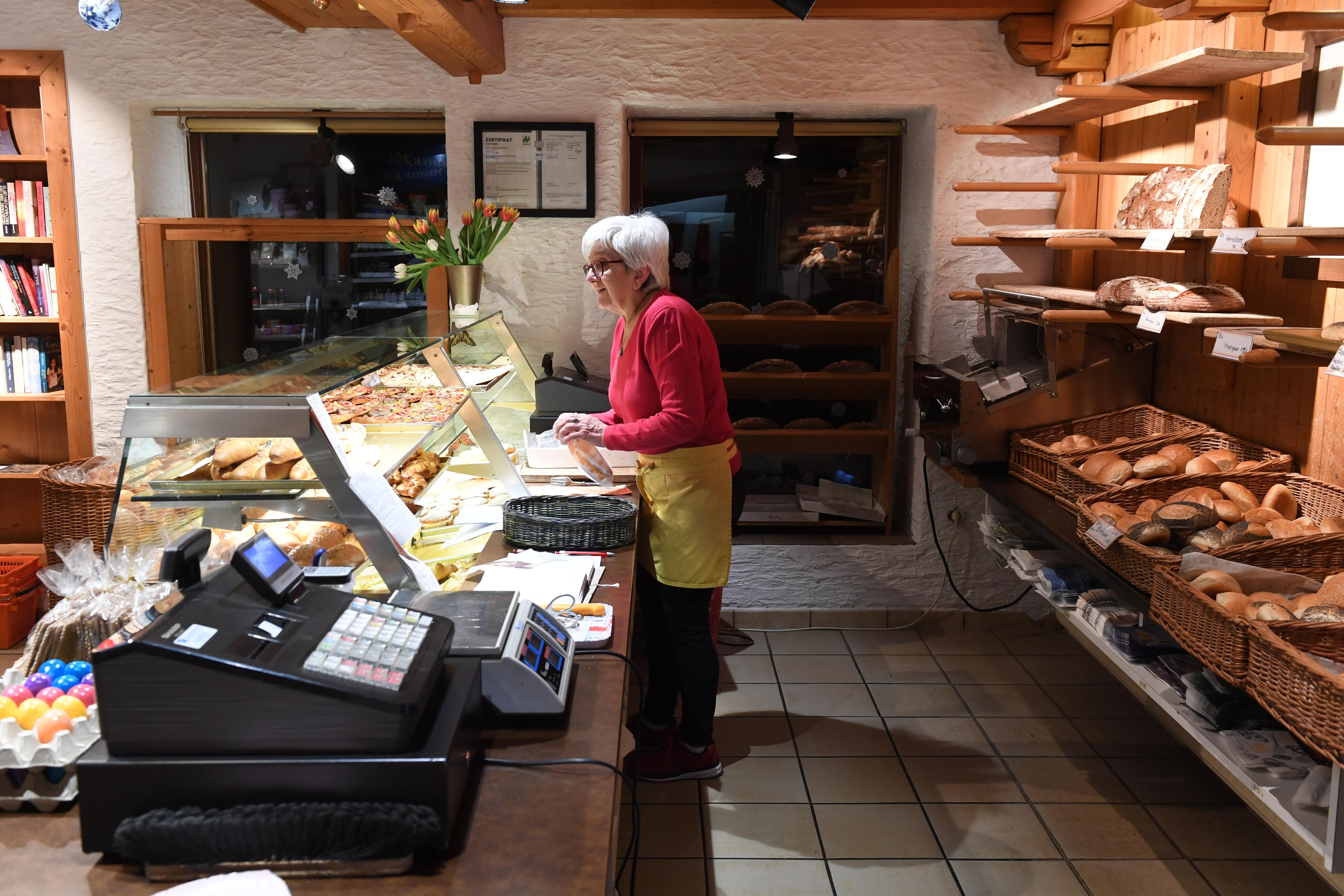Zu Besuch in der Holzofenbäckerei Mehl in Hetzles: Ein Blick hinter die ...