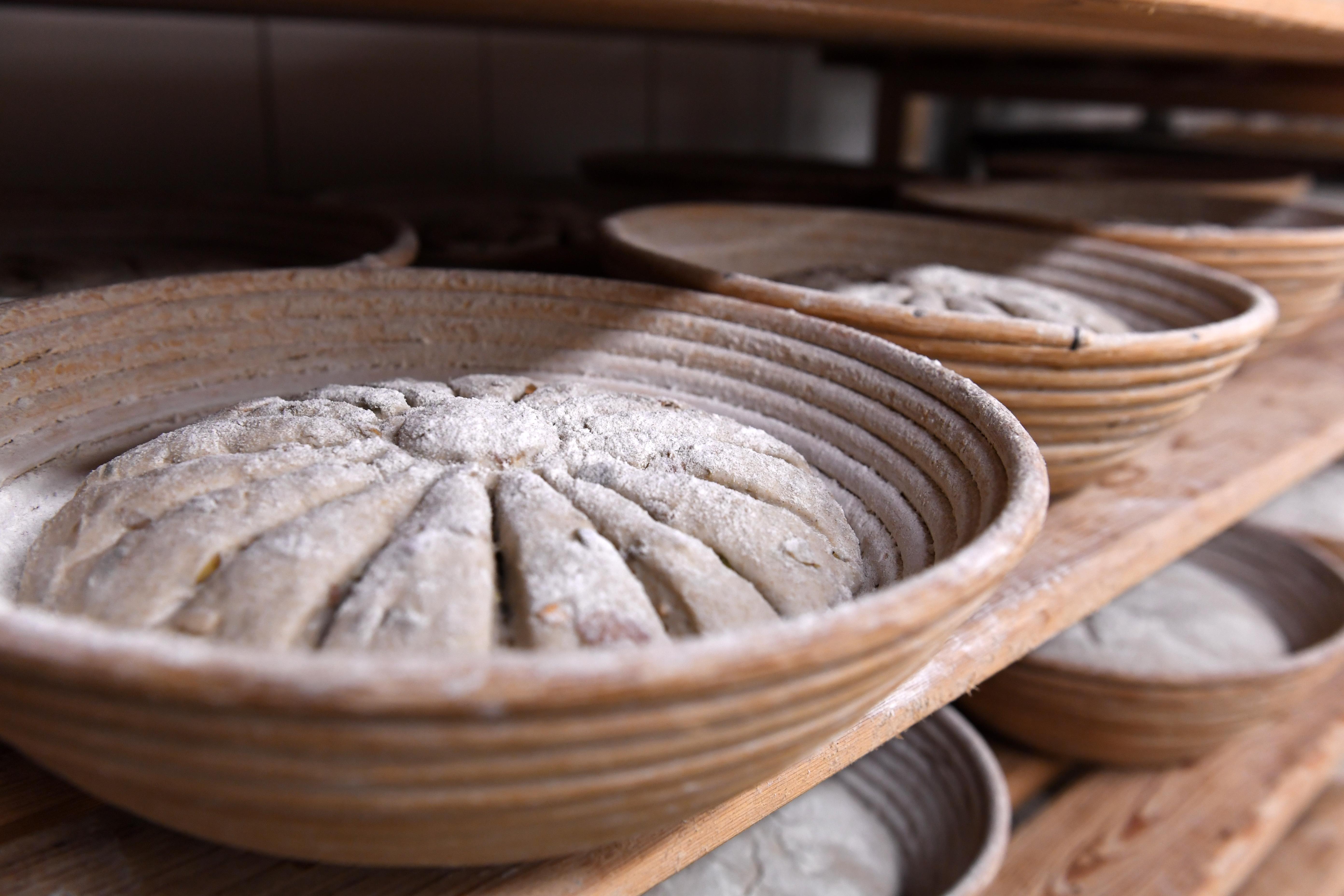 Zu Besuch in der Holzofenbäckerei Mehl in Hetzles: Ein Blick hinter die ...