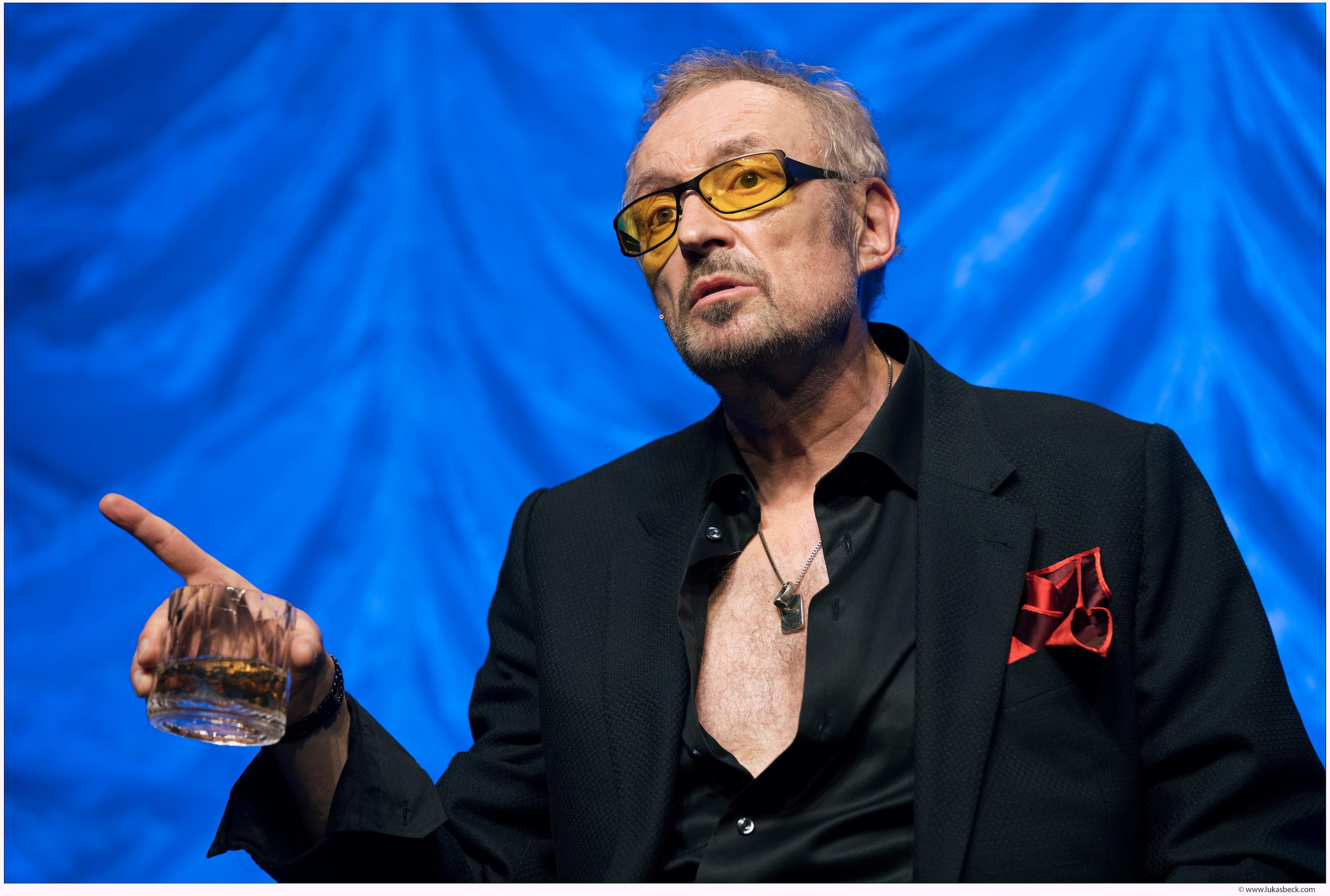 Total irre: Wie Josef Hader in Fürth abgründigste Grantel-Kunst serviert