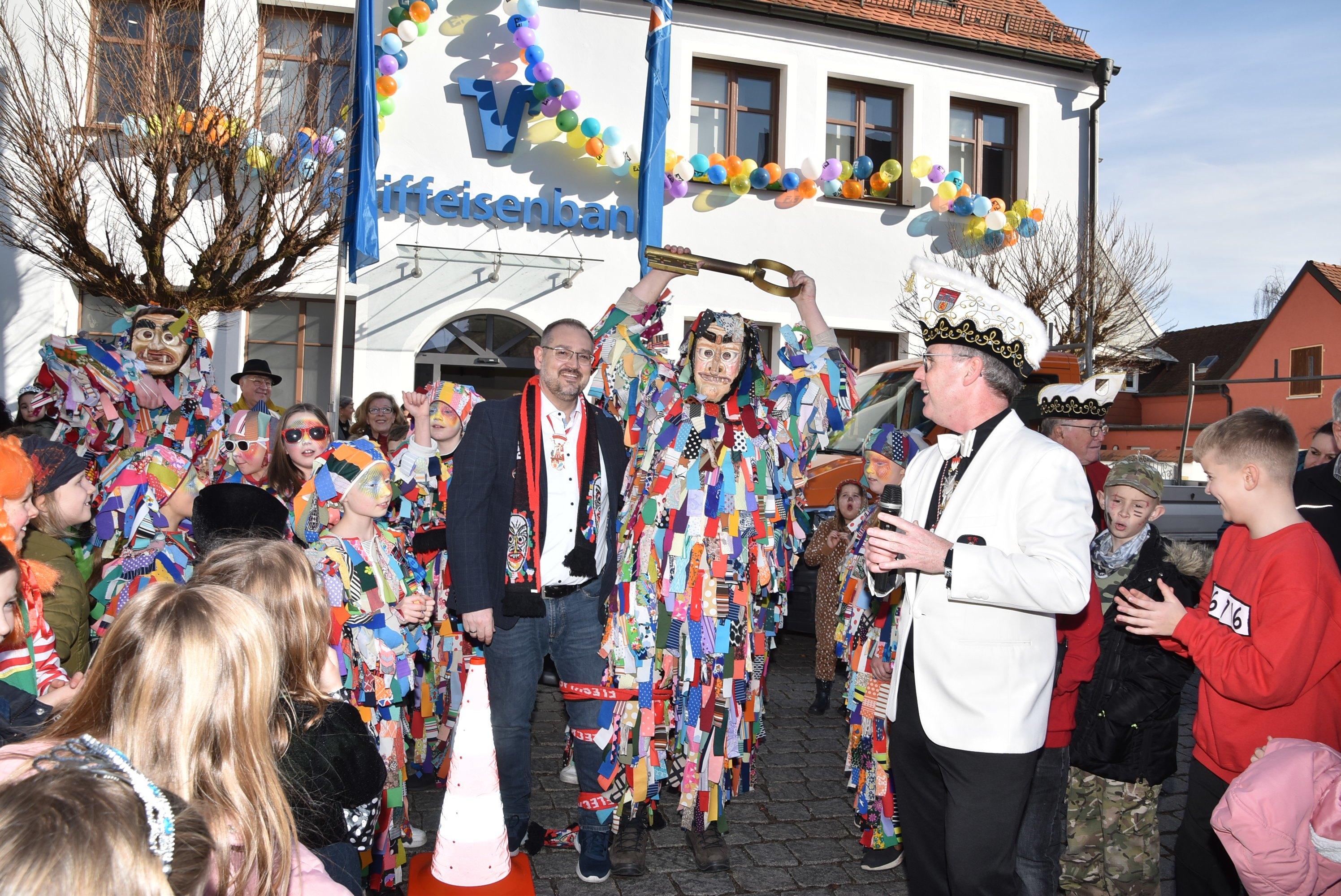 Fröhlicher Faschingsauftakt: Allersberger Narren erobern den ...