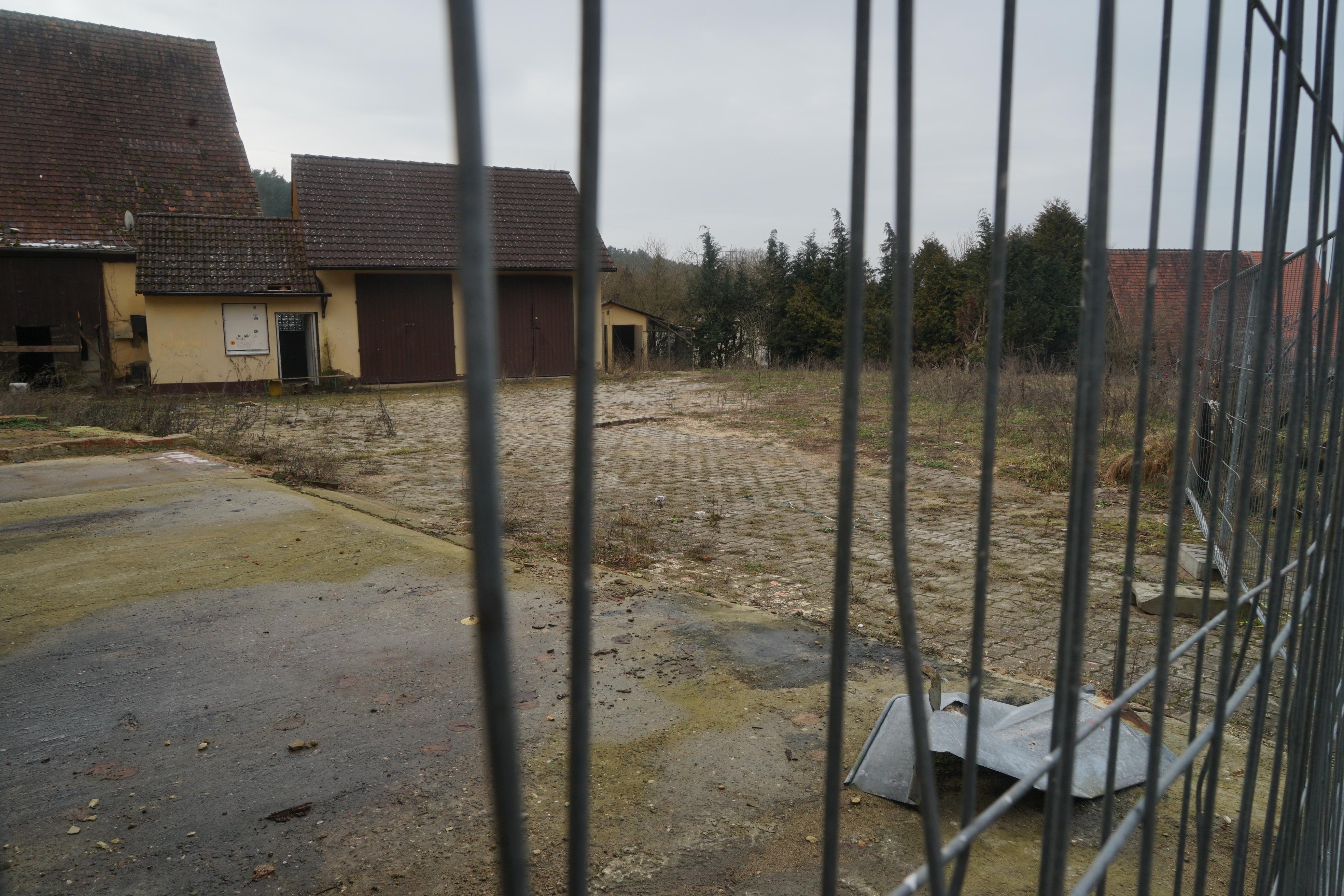 Ex-Heimat des Drachenlords erneut von Hatern attackiert: Trio flüchtet