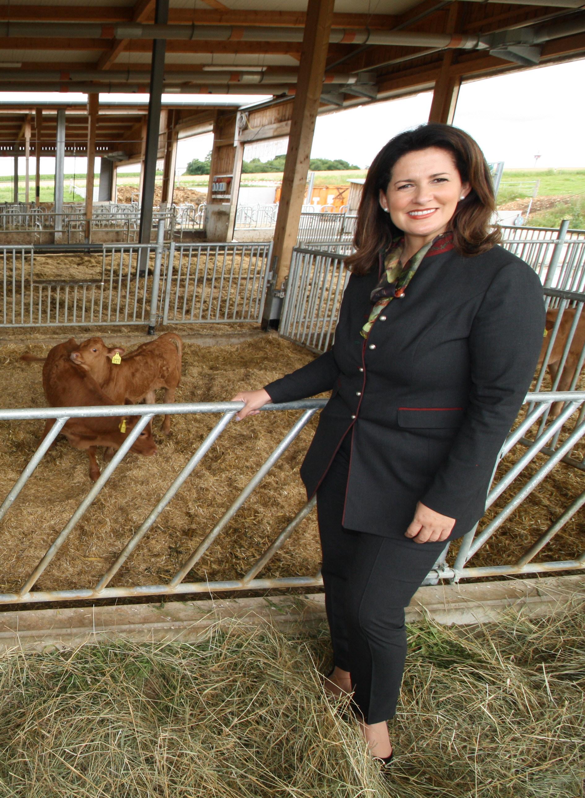 Ministerin Michaela Kaniber wird in Ellingen den Josefibock anstechen