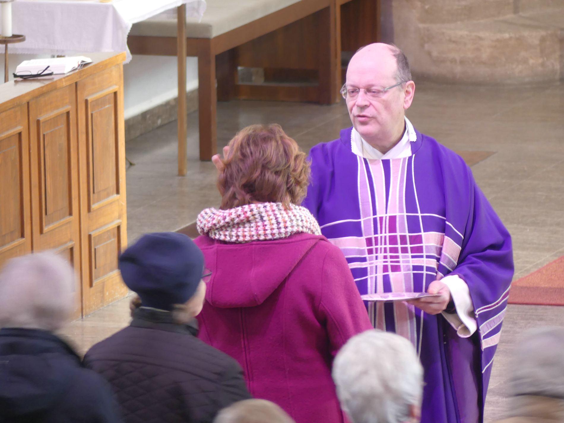 Herzogenaurach: Ein Aschekreuz auf der Stirn zum Zeichen der Buße