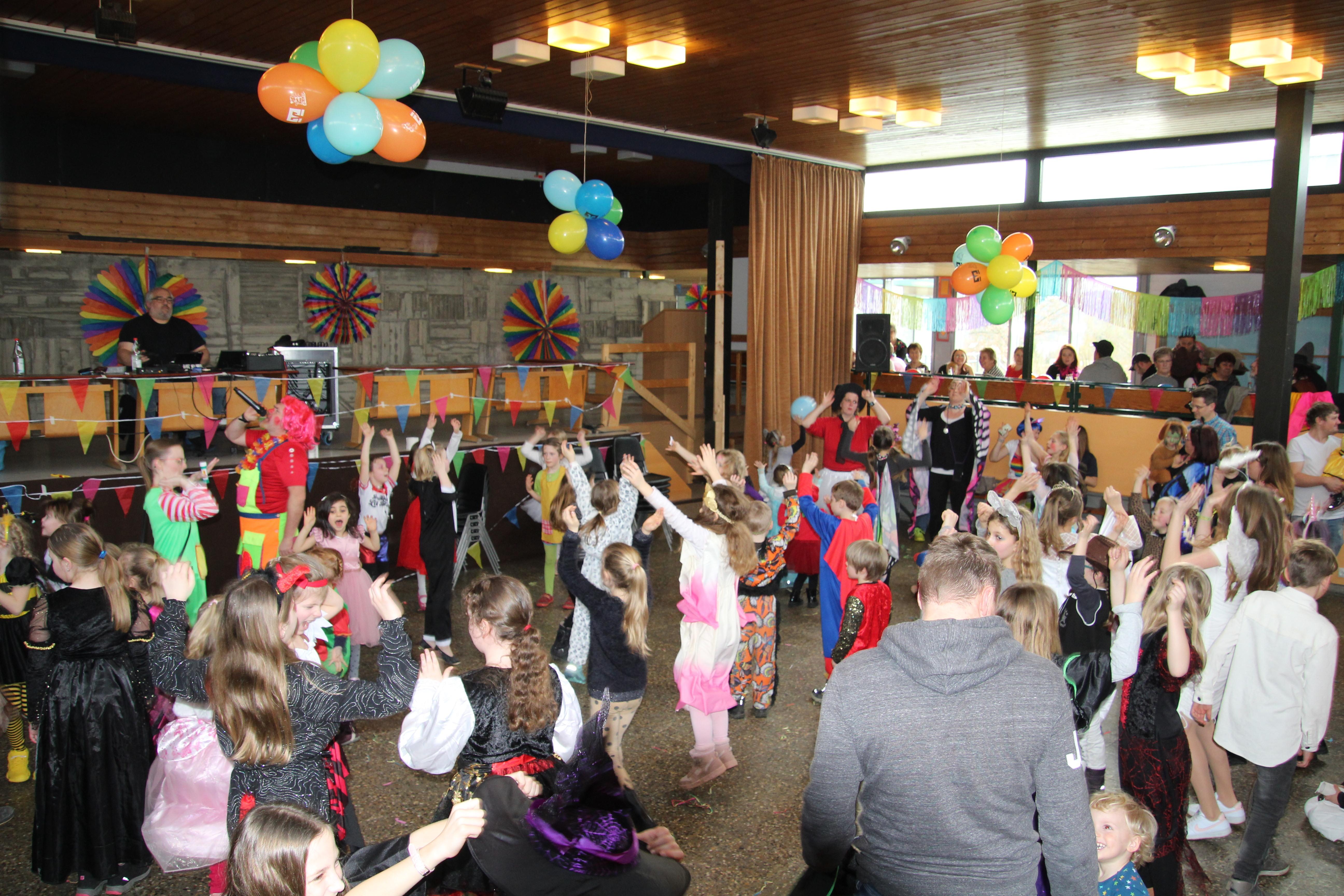 Großer Ansturm auf den Neuhauser Kinderfasching