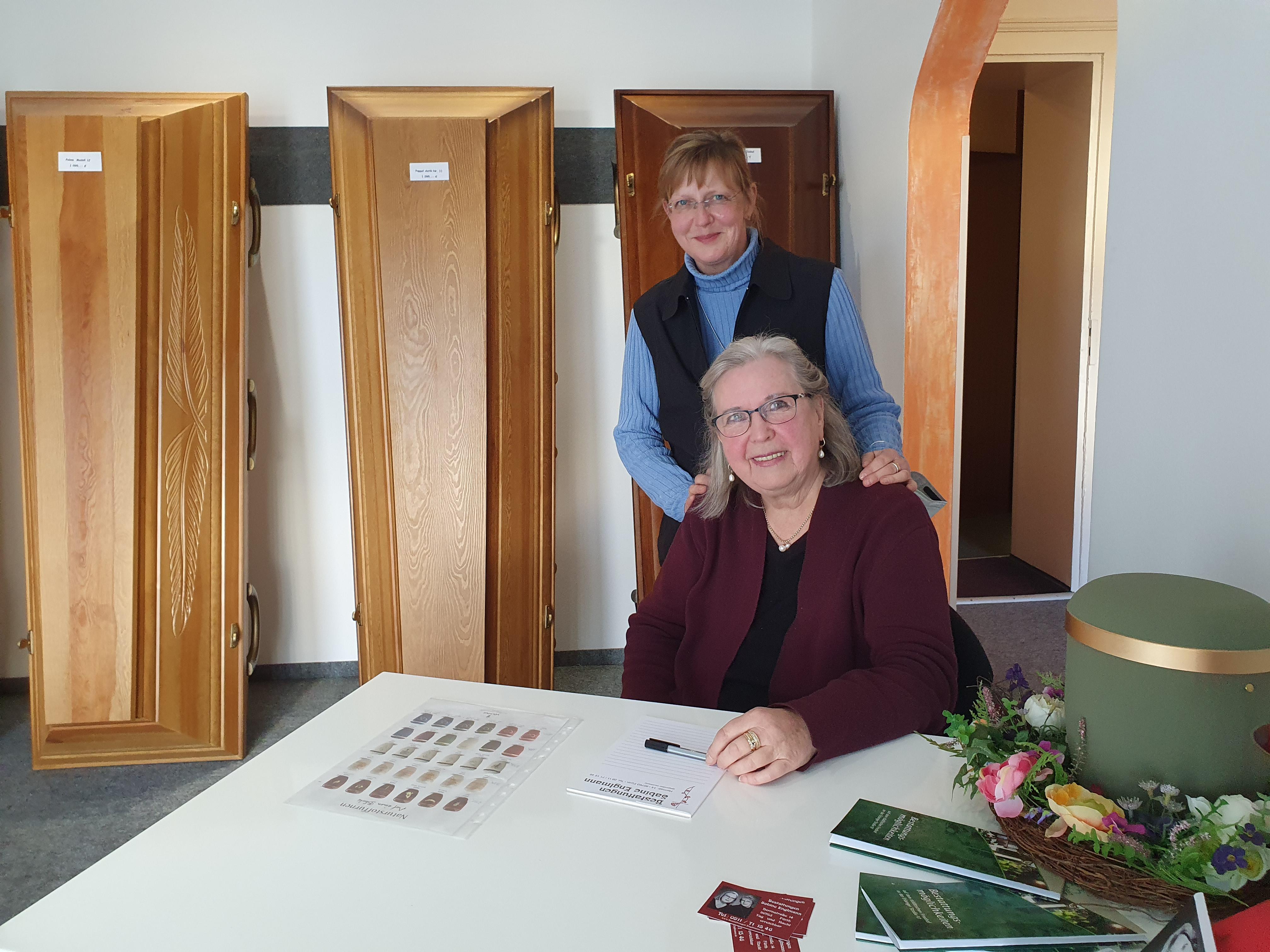 Fürth: Bestatterinnen verraten, mit welchen Fragen Menschen zu ihnen kommen