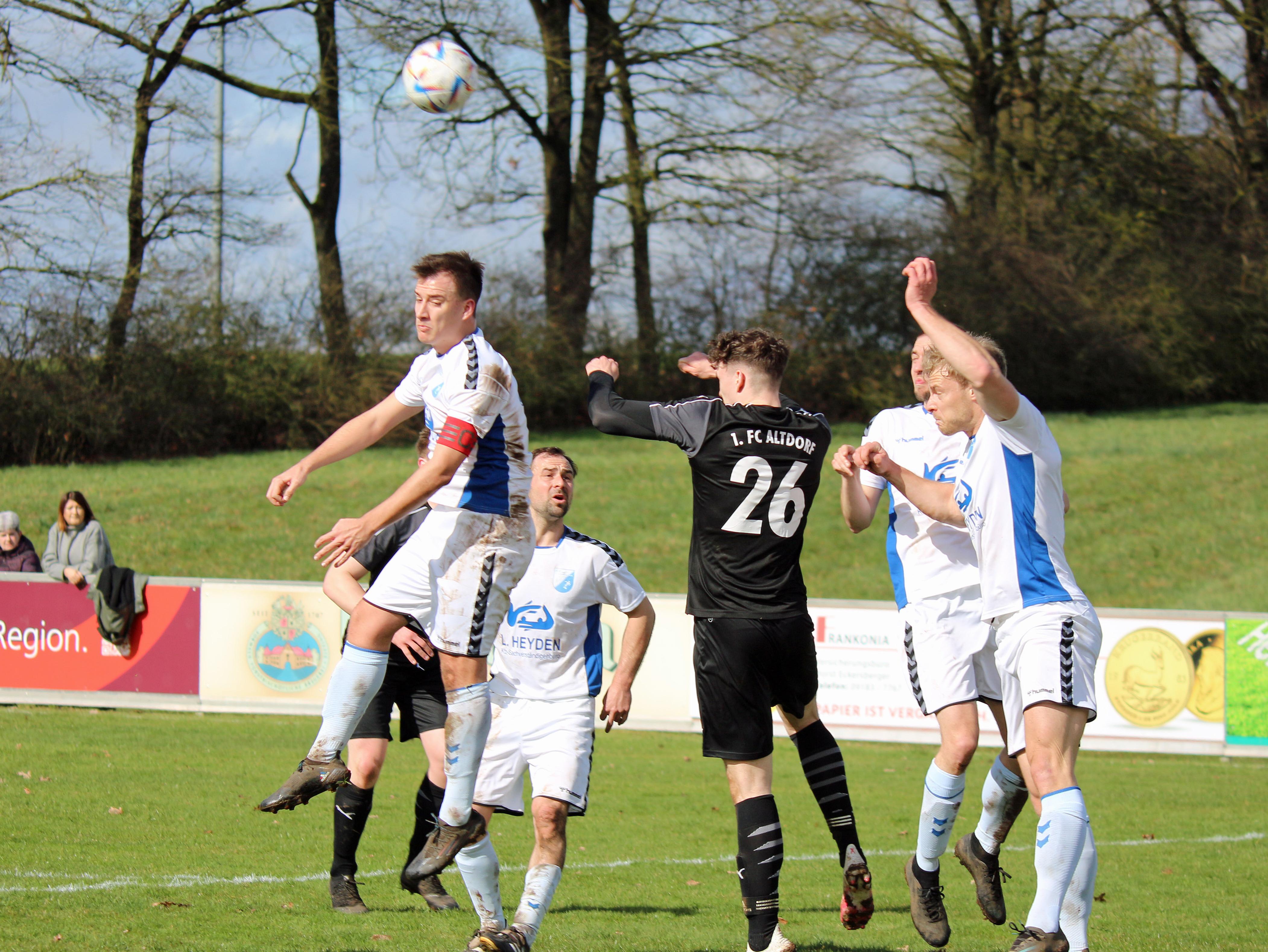Unterferrieden erkämpft sich gegen Altdorf einen Punkt, Fischbach dreht ...