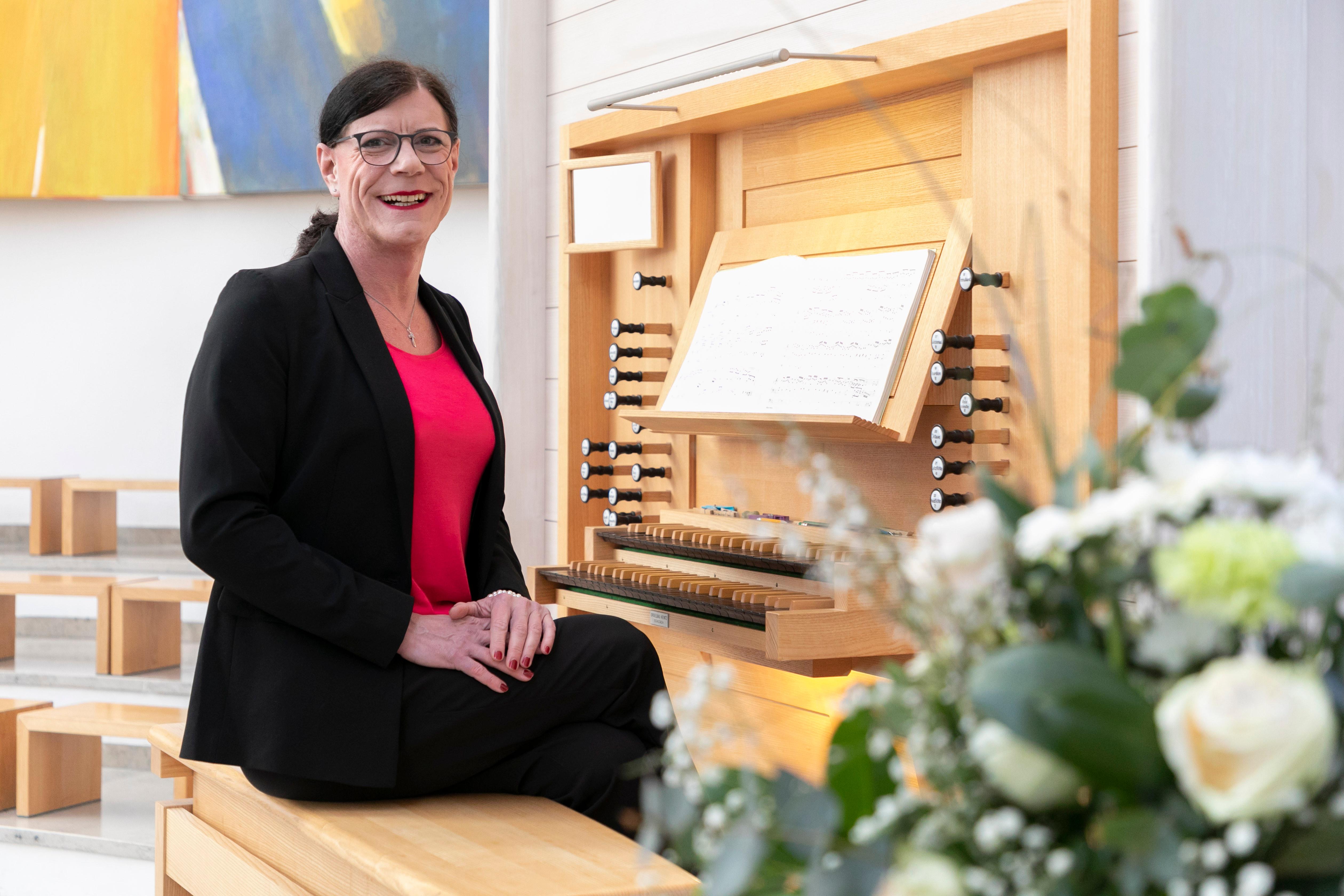 Kirchenmusikerin aus Neunkirchen lebt seit einigen Wochen als Frau ...