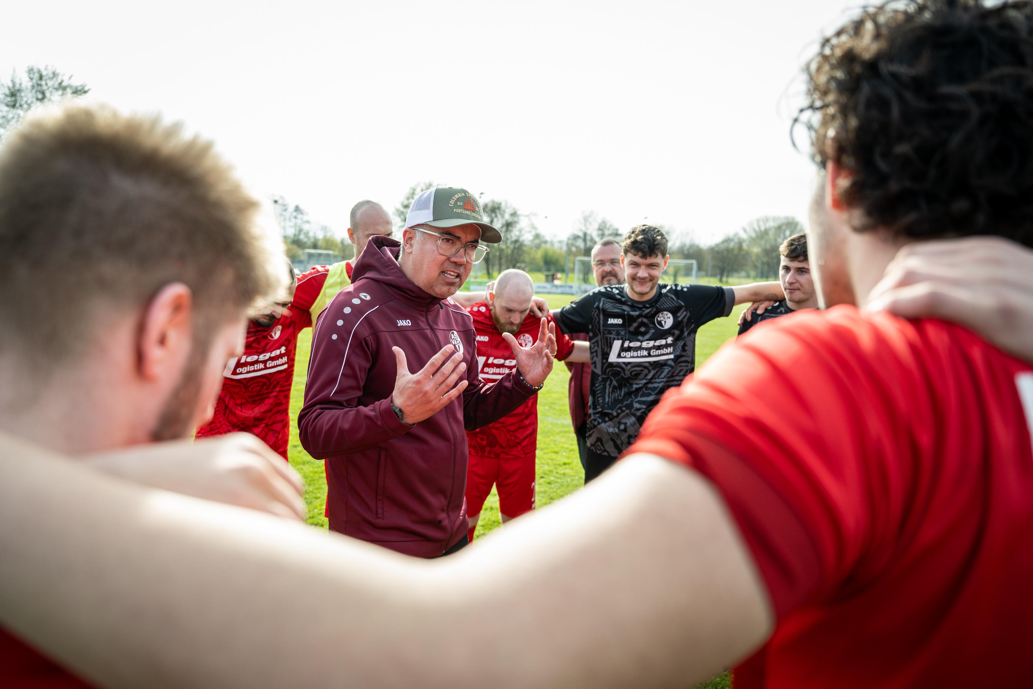 Acht Neue und die Trainerfrage: Der ASV Vach will unter die Top Fünf ...