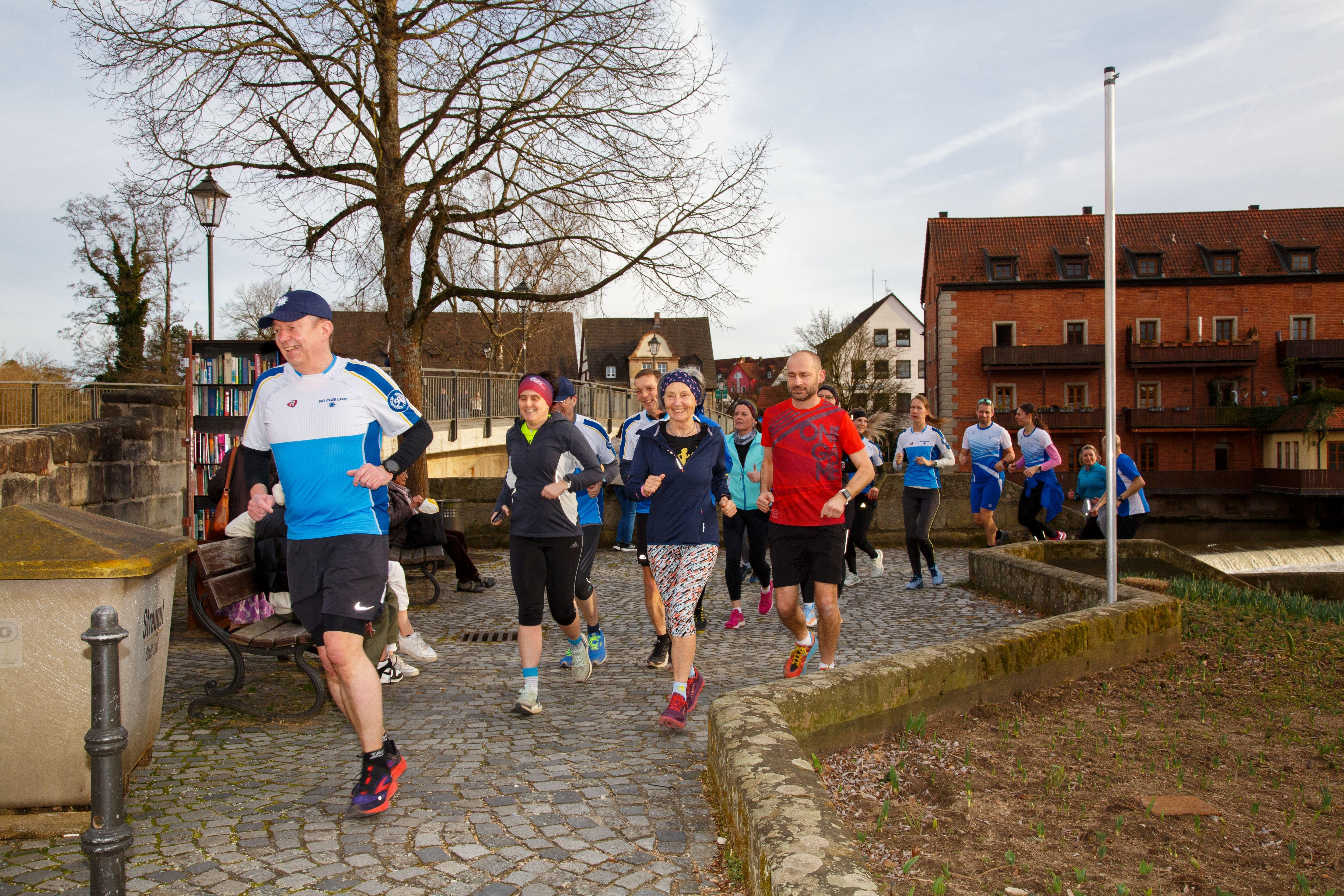 Spannende Routen durch die Altstadt: Beim „URBAN Run“ laufend Lauf ...