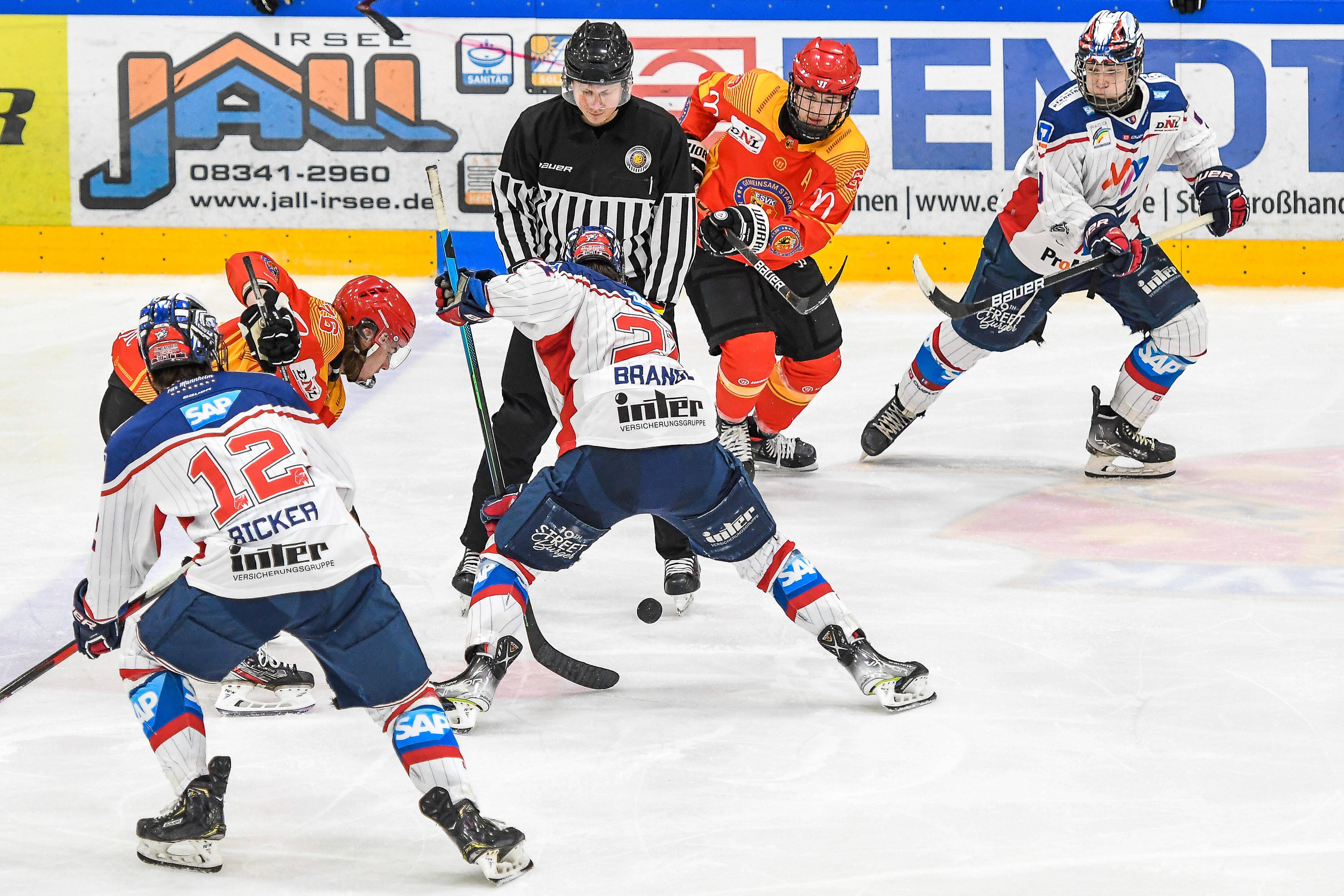 Eishockey: Kevin Bicker und Linus Brandl spielen bei der U18-WM auch ...