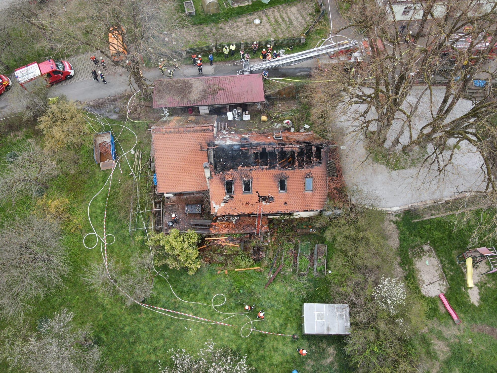 Dachstuhl brennt lichterloh in Fränkischer Schweiz: Kripo hat Verdacht ...
