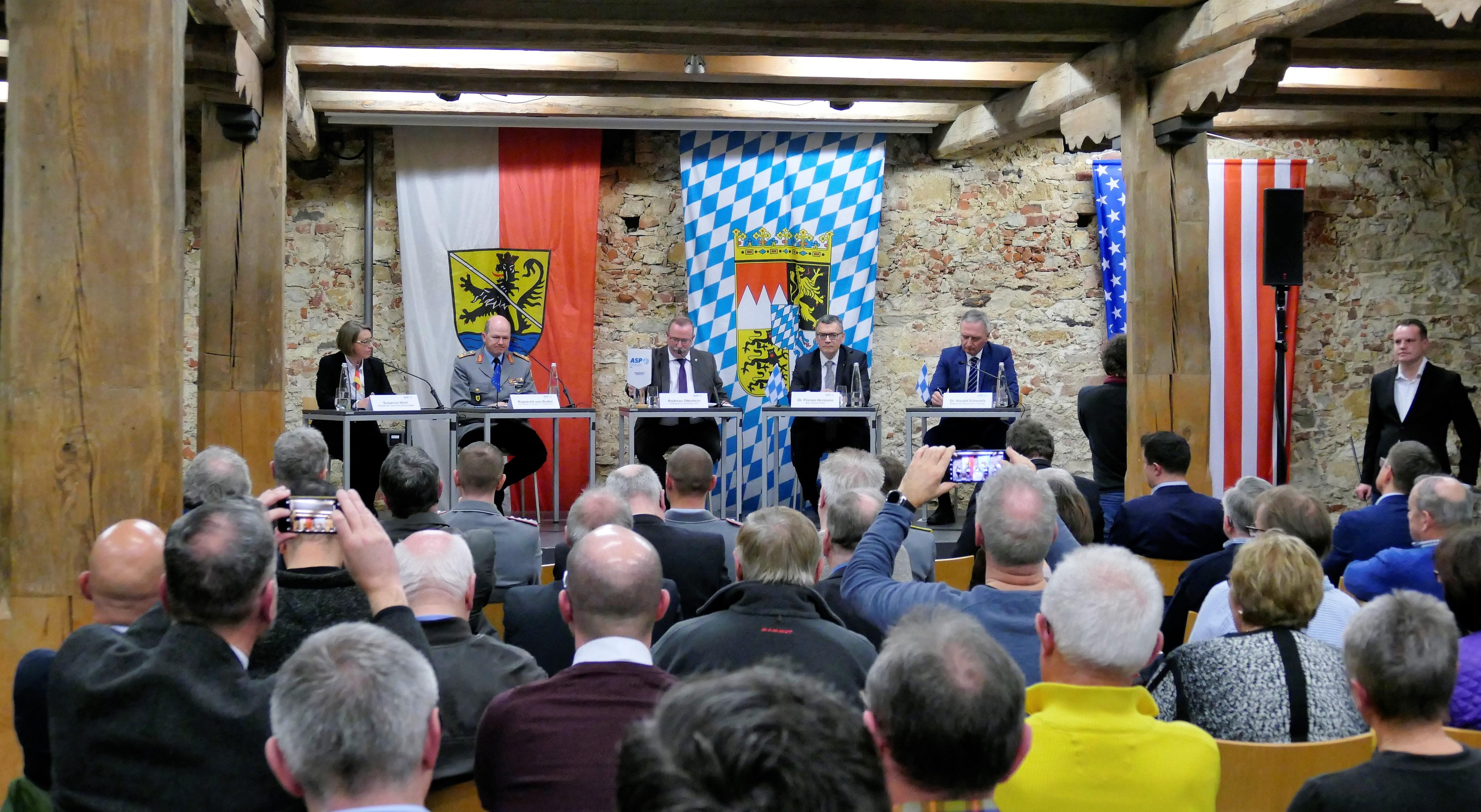 Wo steht die Zeitenwende? In der Oberpfalz diskutierten Politiker mit ...