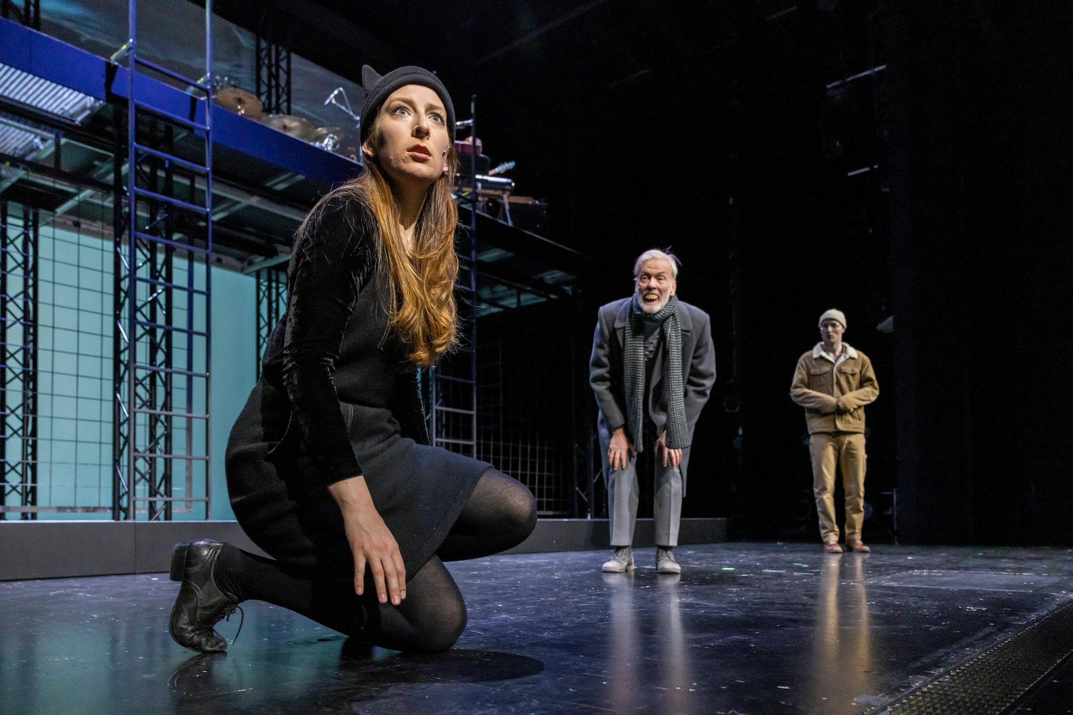 Kritik: Martin Heckmanns' "Etwas Besseres als den Tod finden wir ...