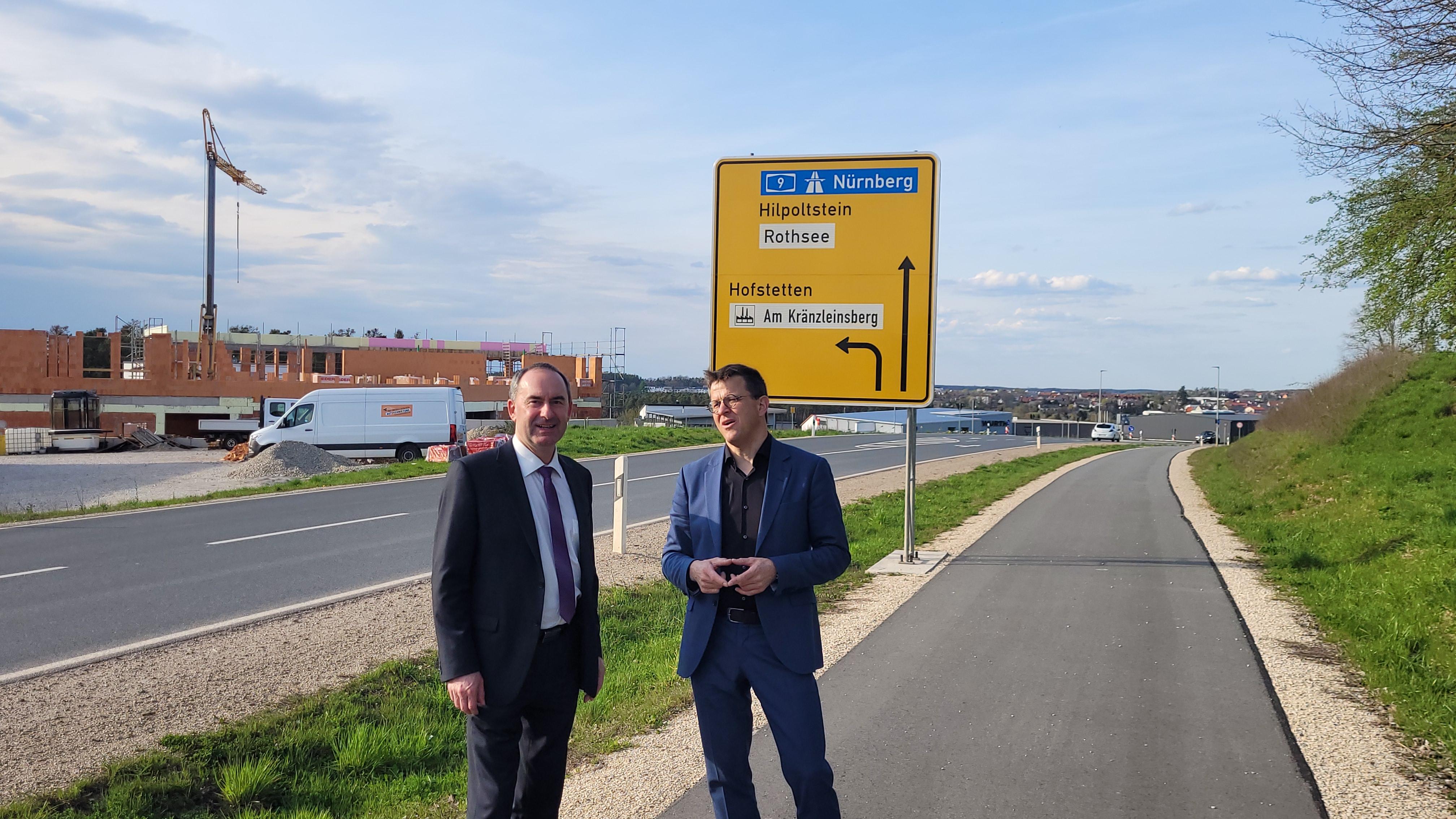 Hubert Aiwanger zu Besuch bei seinem Freund und Landratskandidaten ...